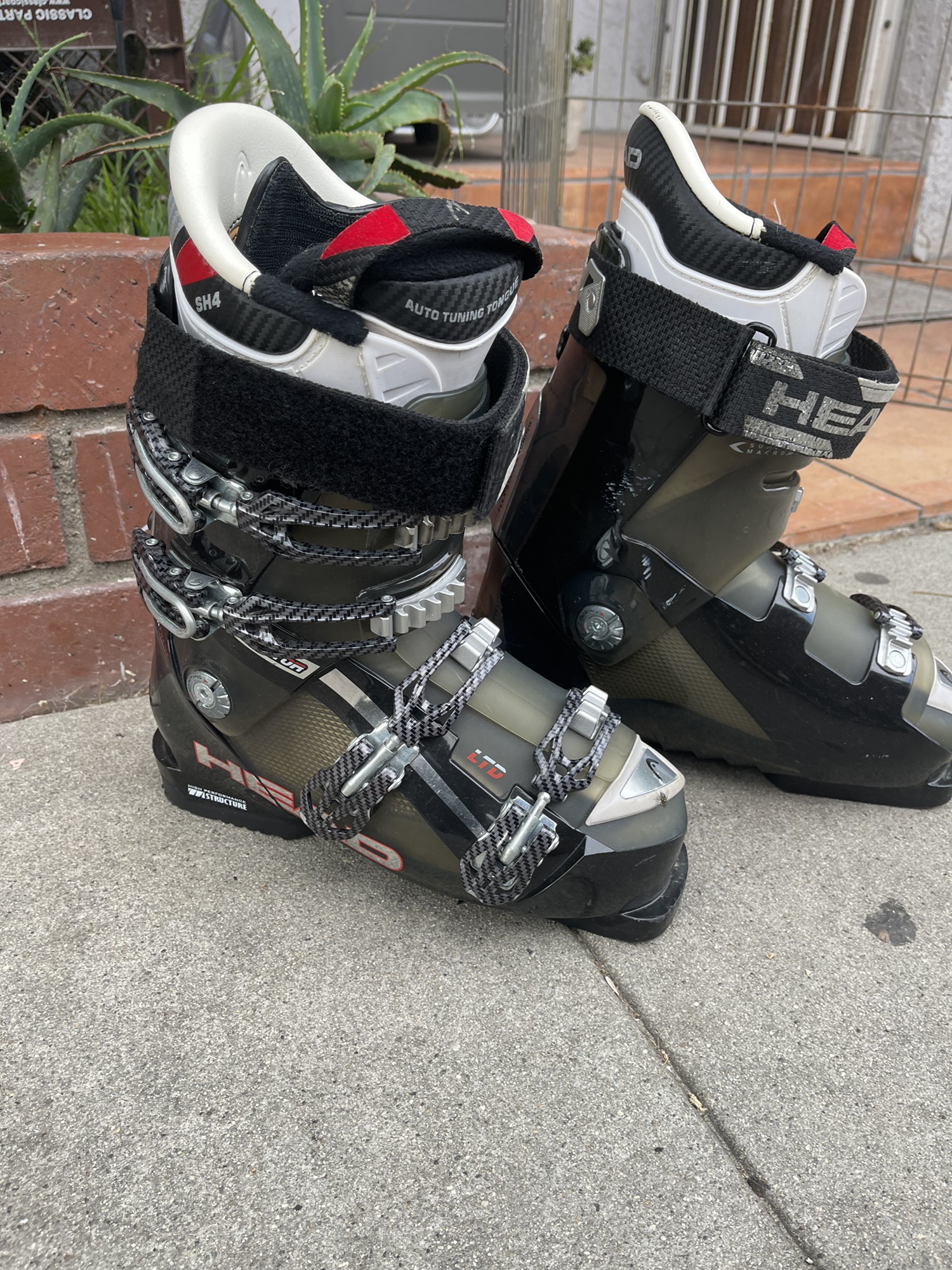 Men's All Mountain Stiff Flex Vector Ski Boots | SidelineSwap