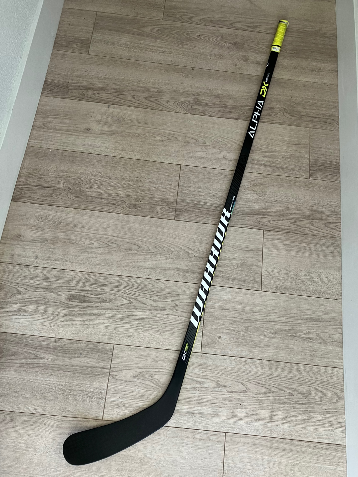Warrior Hockey Stick Alpha DX Pro Team Senior Right | SidelineSwap