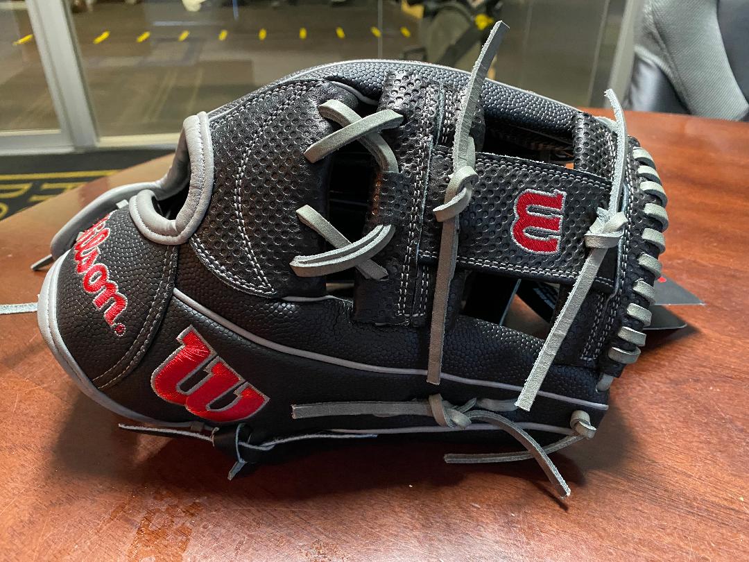 New Wilson A2000 SCH12 12" Infield Glove Spin Control WBW10022112 RHT Black Red spincontrol ...