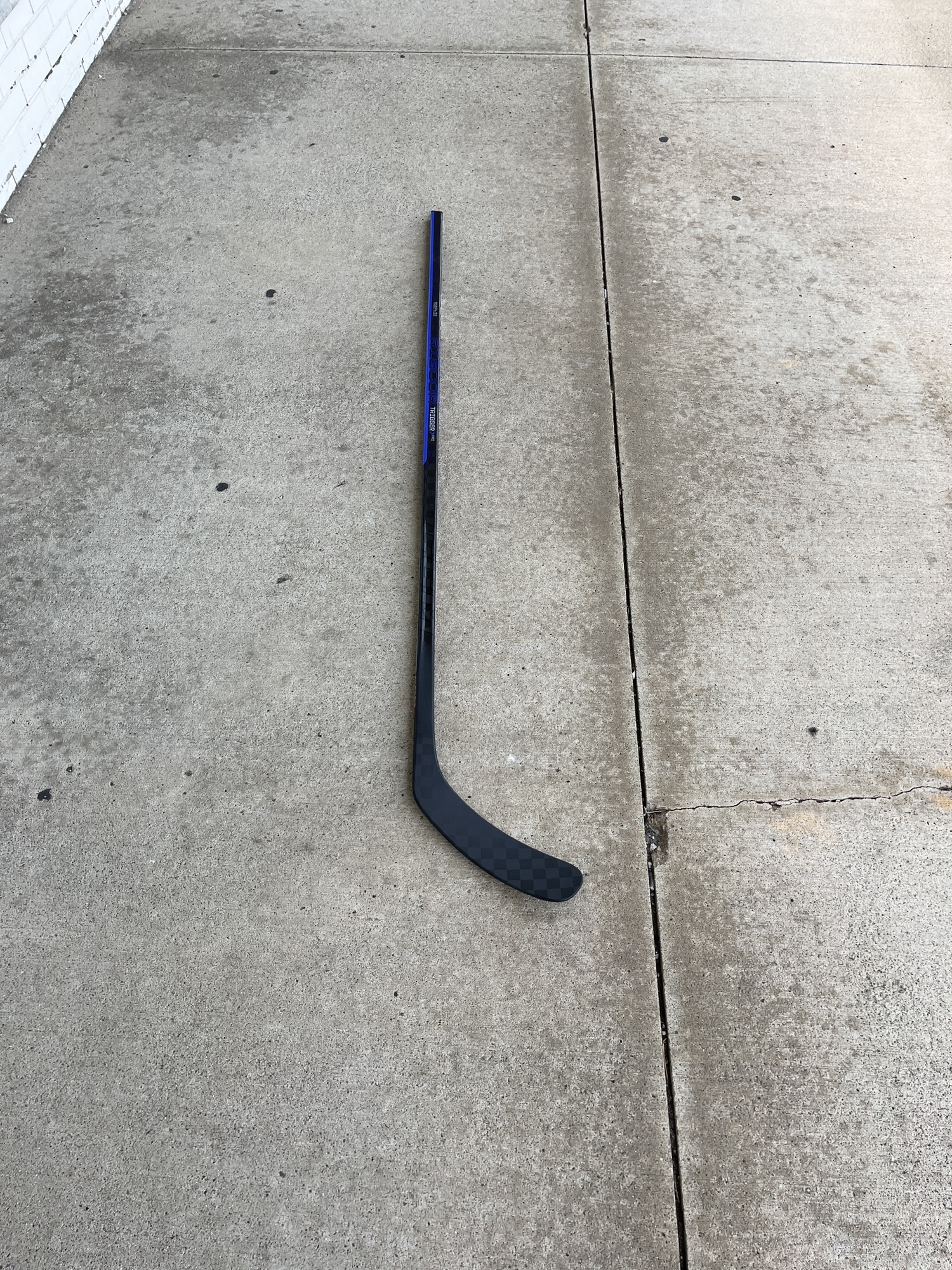 New CCM TRIGGER 7 PRO Pro Stock Stick Colorado Avalanche T. Makar LH 95 ...