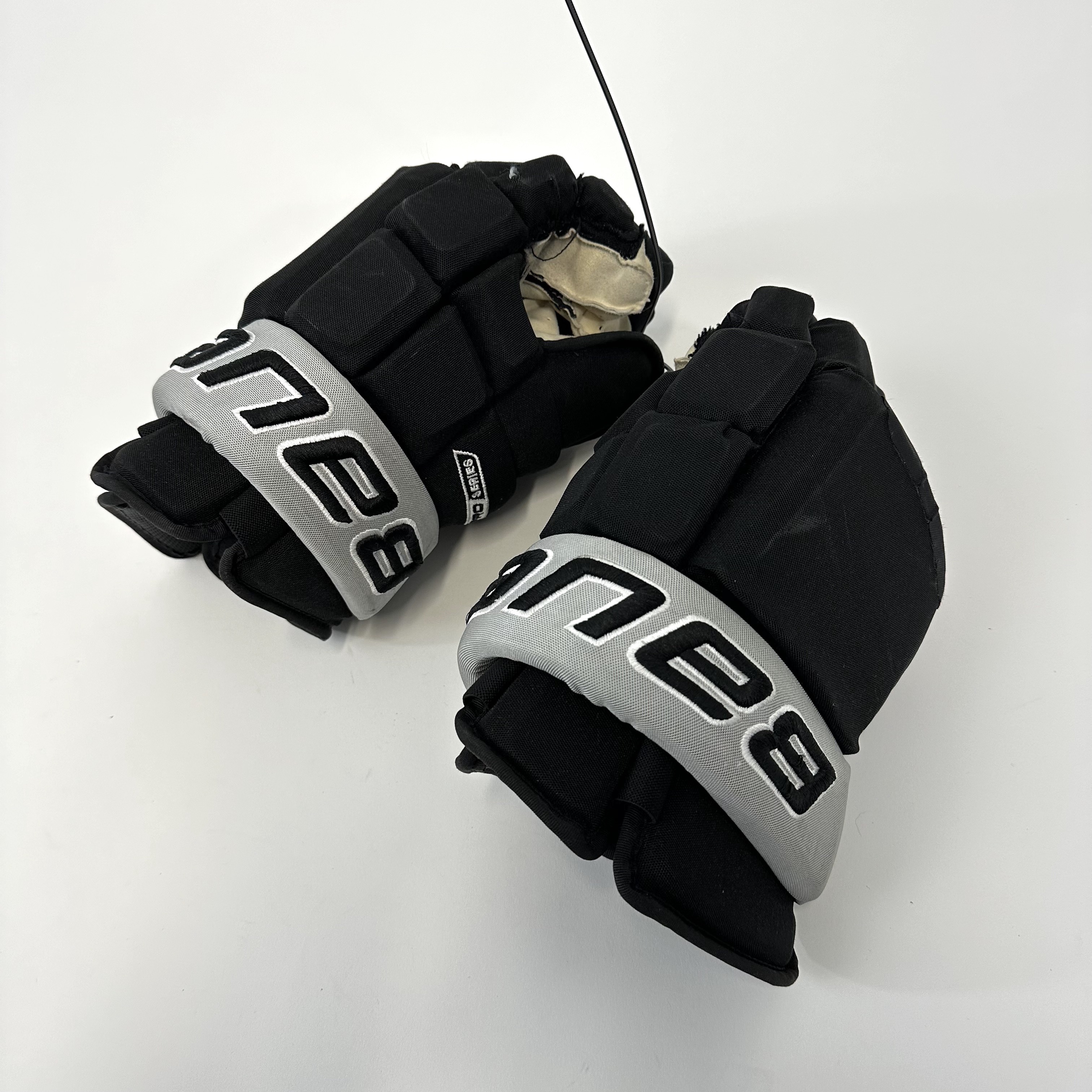 Used LA Kings Black and Grey Bauer Pro Series Gloves | 14" | Lemieux LA ...