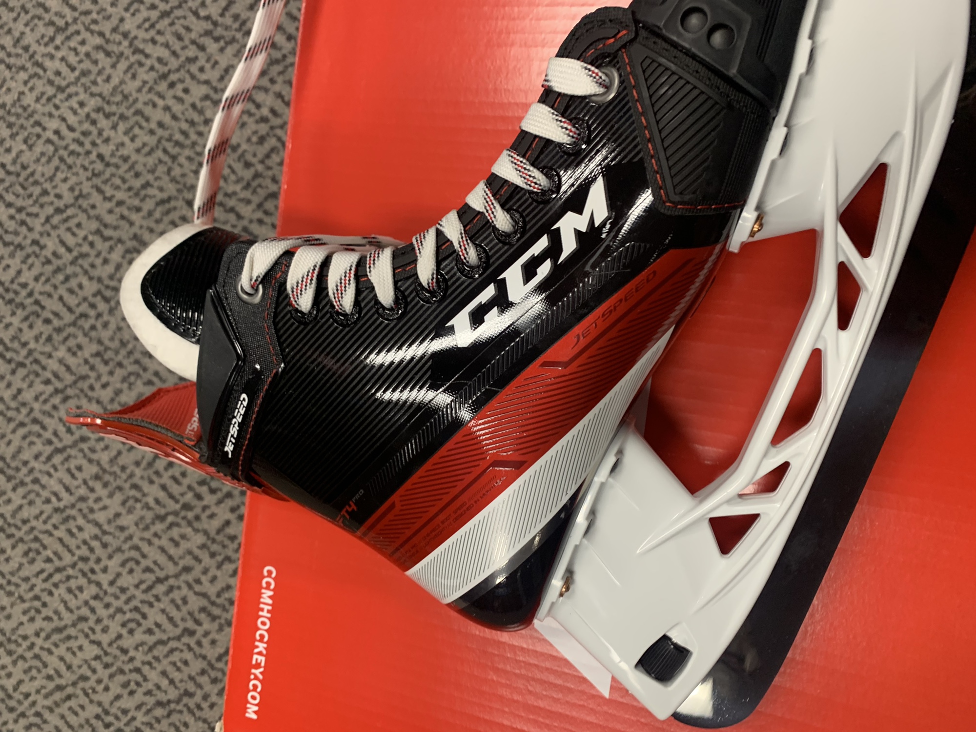 New CCM Size 8 Regular JetSpeed FT4 Pro Hockey Skates | SidelineSwap