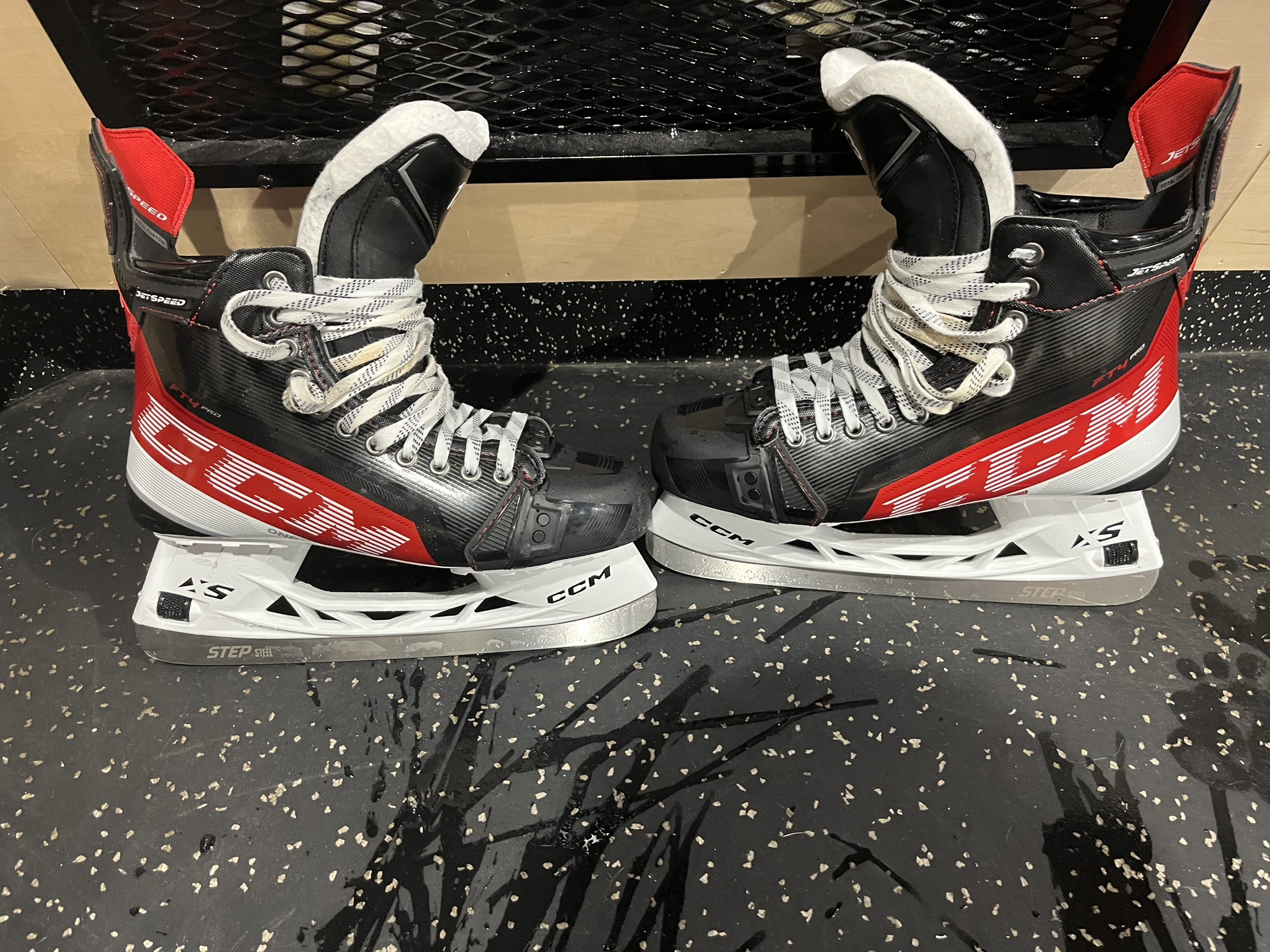 New CCM Regular Width Pro Stock Size 10 JetSpeed FT4 Pro Hockey Skates ...