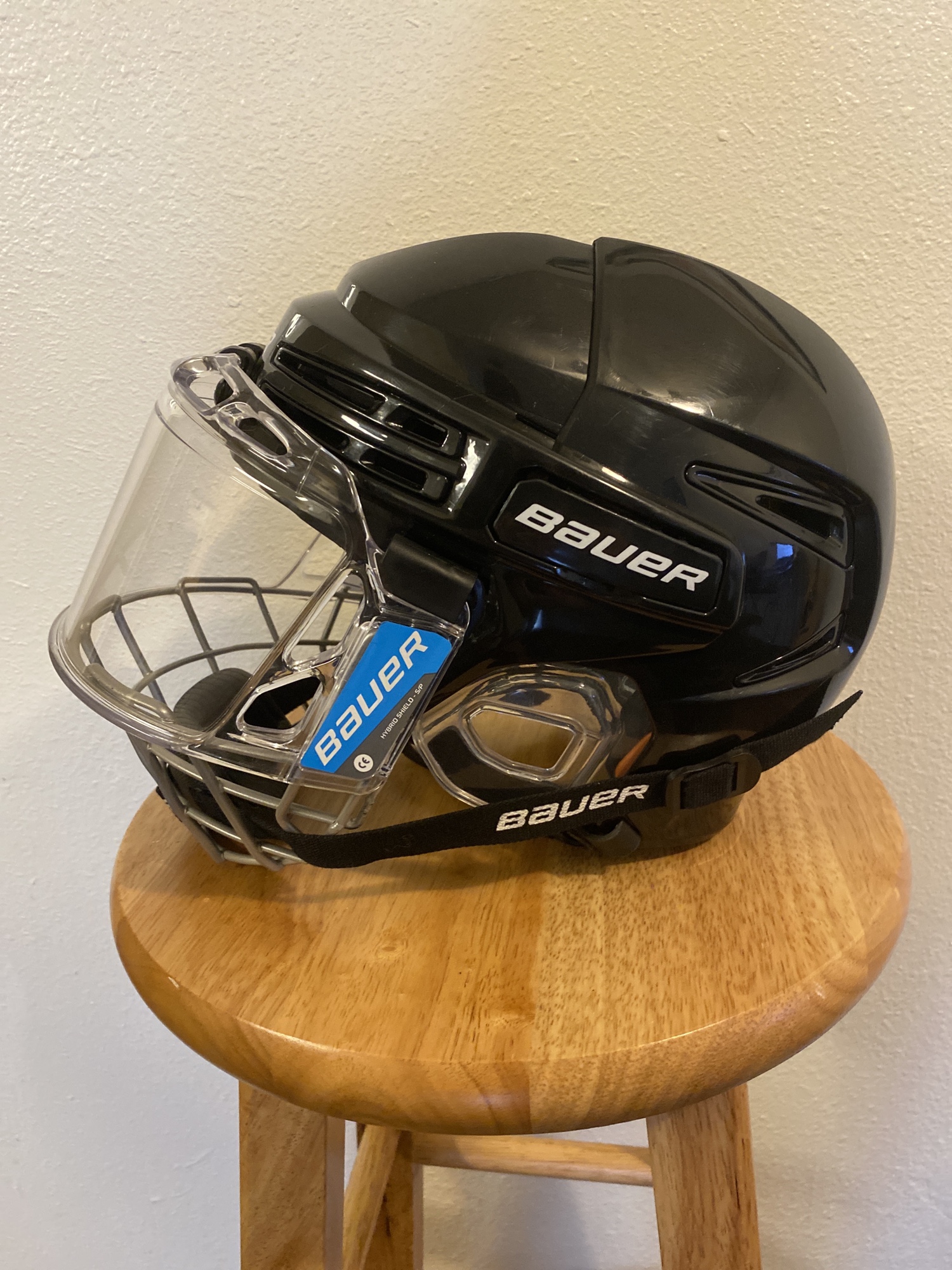 Used Medium Bauer Re-Akt 75 Helmet With Bauer Hybrid Shield | SidelineSwap