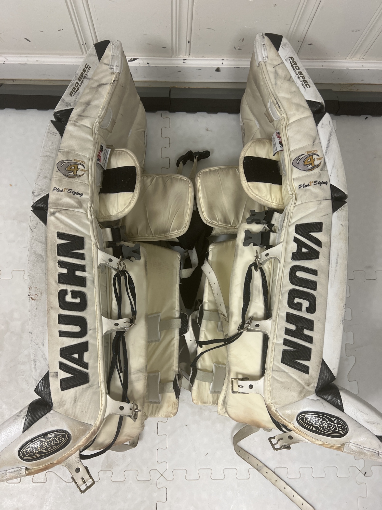 36" Vaughn Velocity V4 Goalie Leg Pads | SidelineSwap