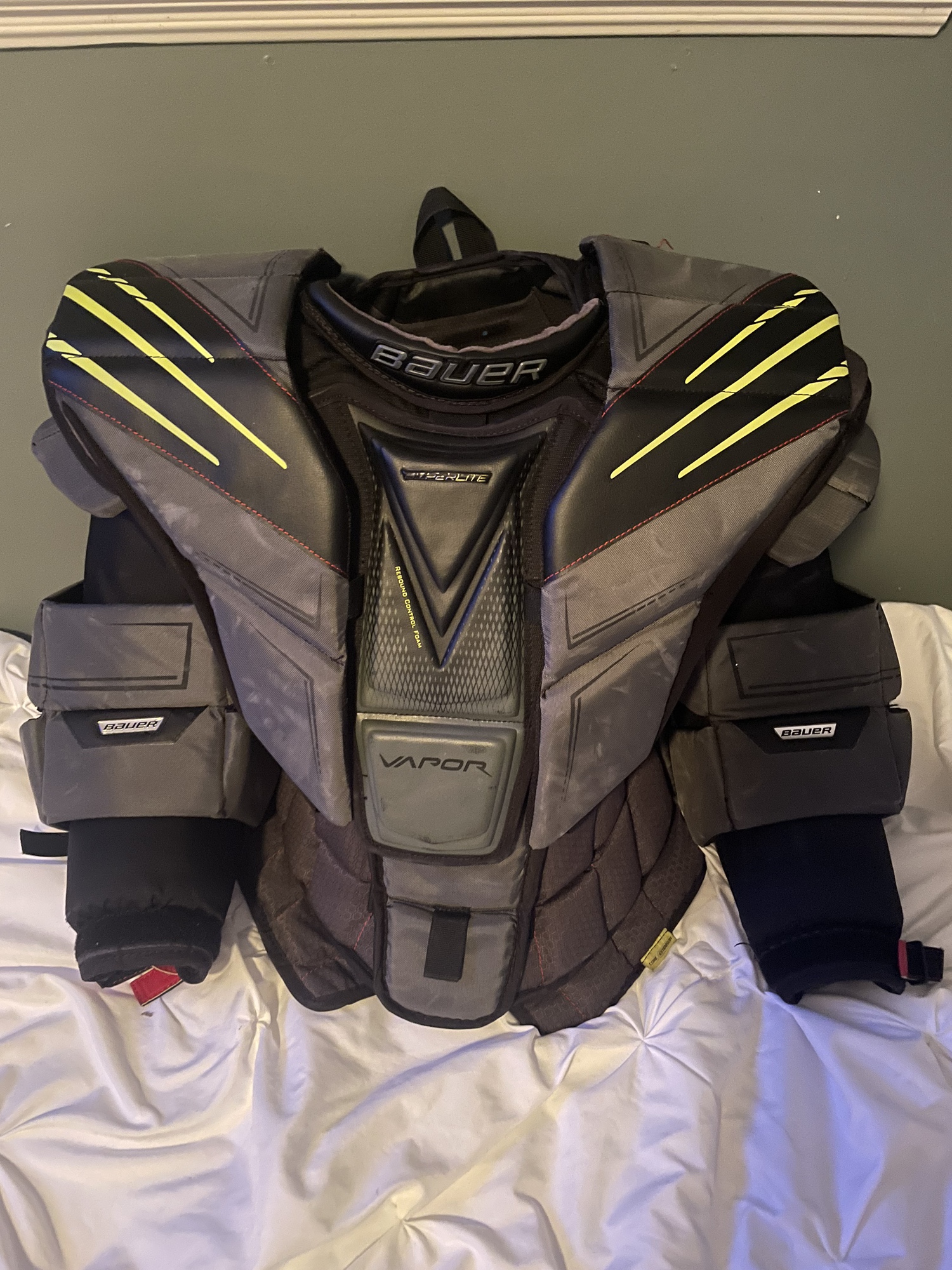Bauer Vapor hyperlite chest protector | SidelineSwap