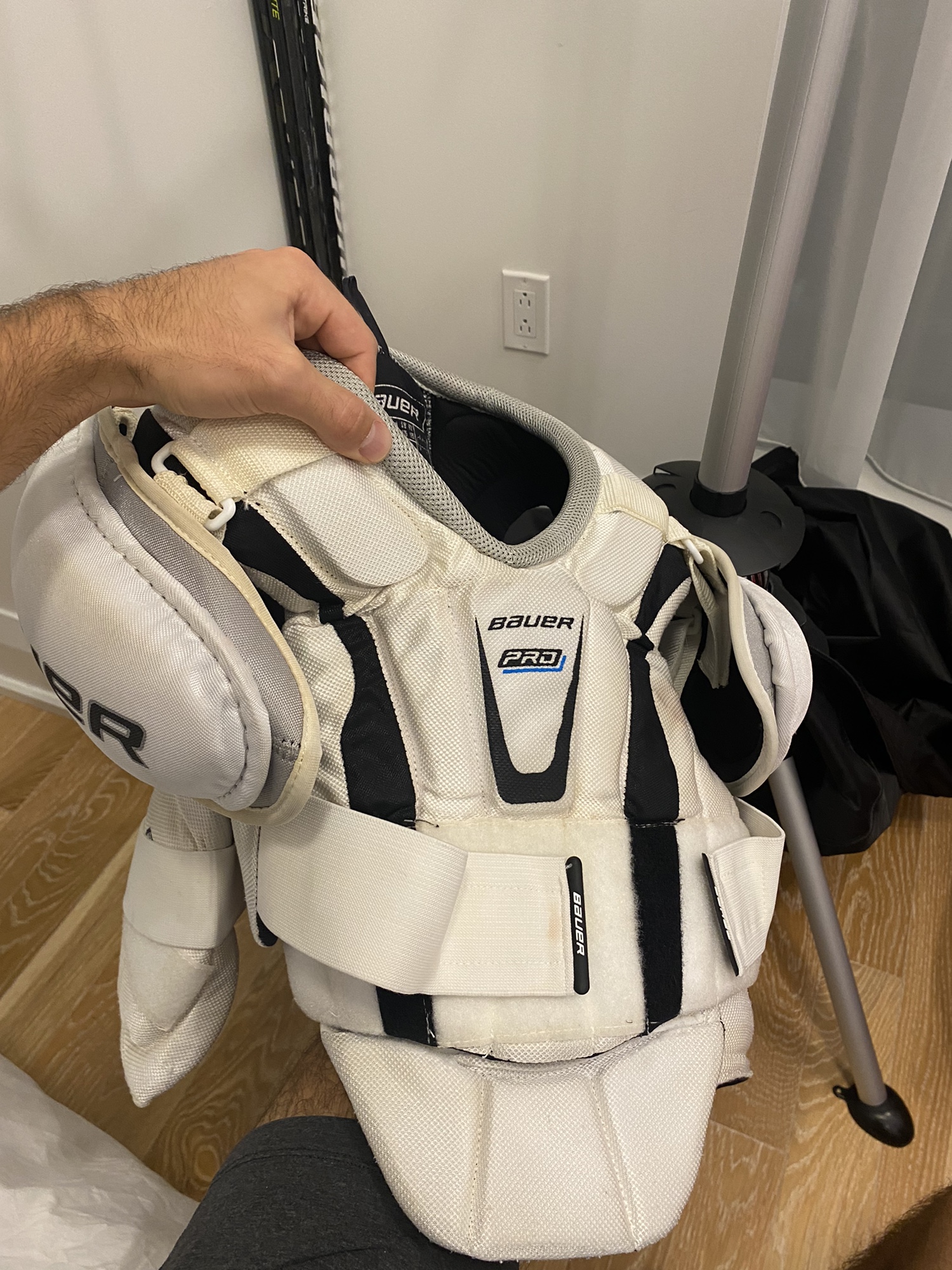 Senior Large Bauer Pro Stock Pro Shoulder Pads | SidelineSwap