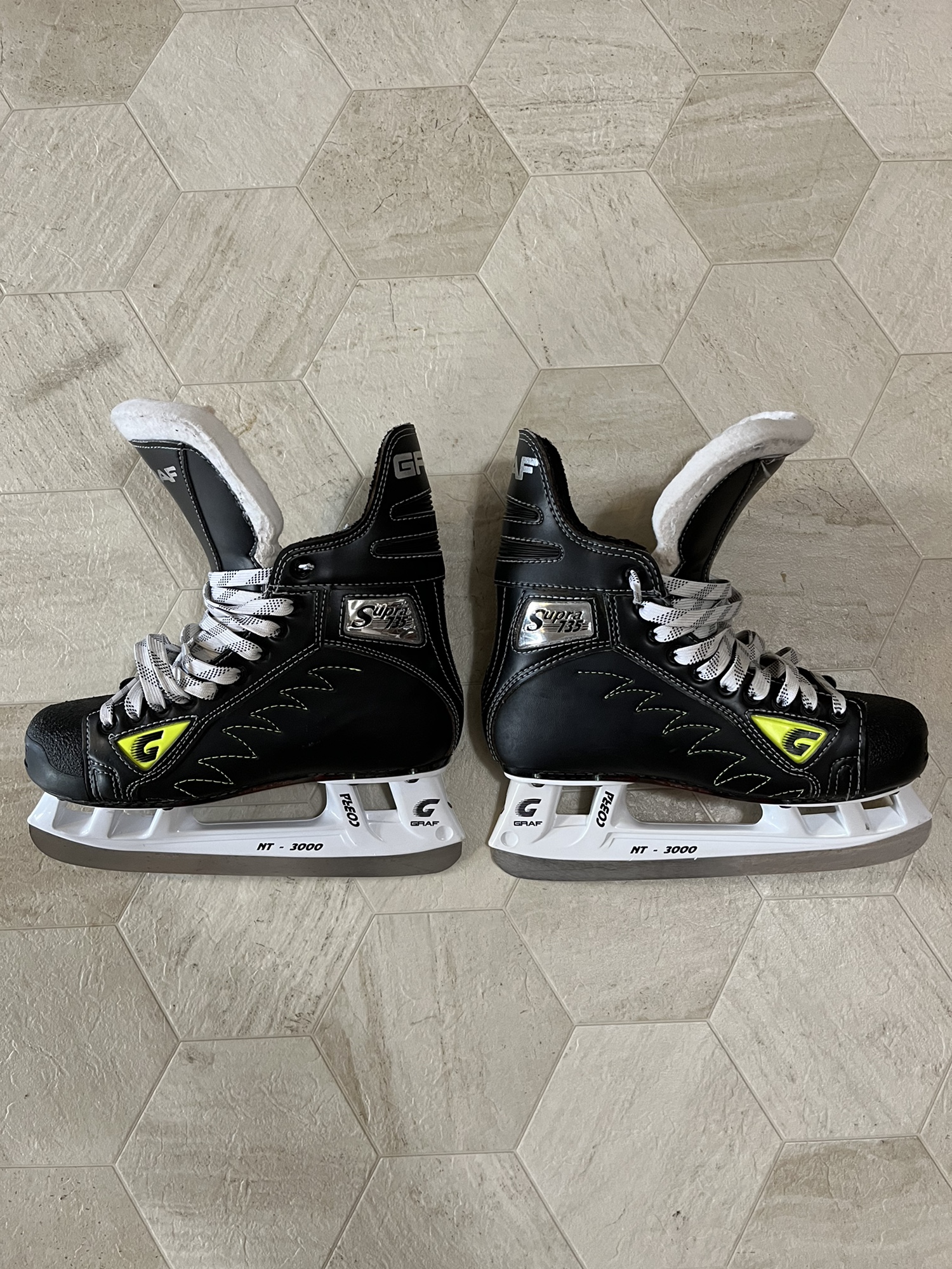 Used Graf Regular Width Size 7 Supra 735 Hockey Skates | SidelineSwap