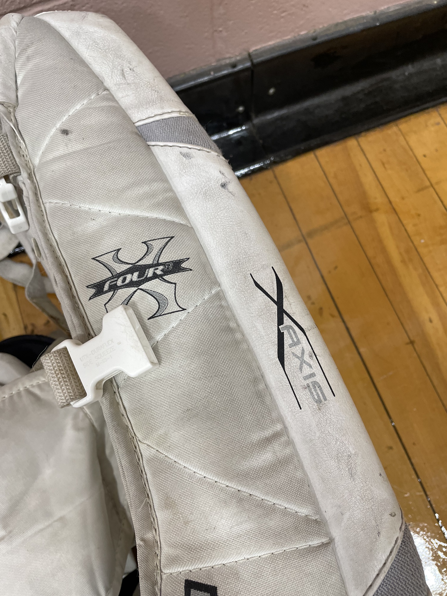 34" Itech X-Factor Goalie Leg Pads | SidelineSwap