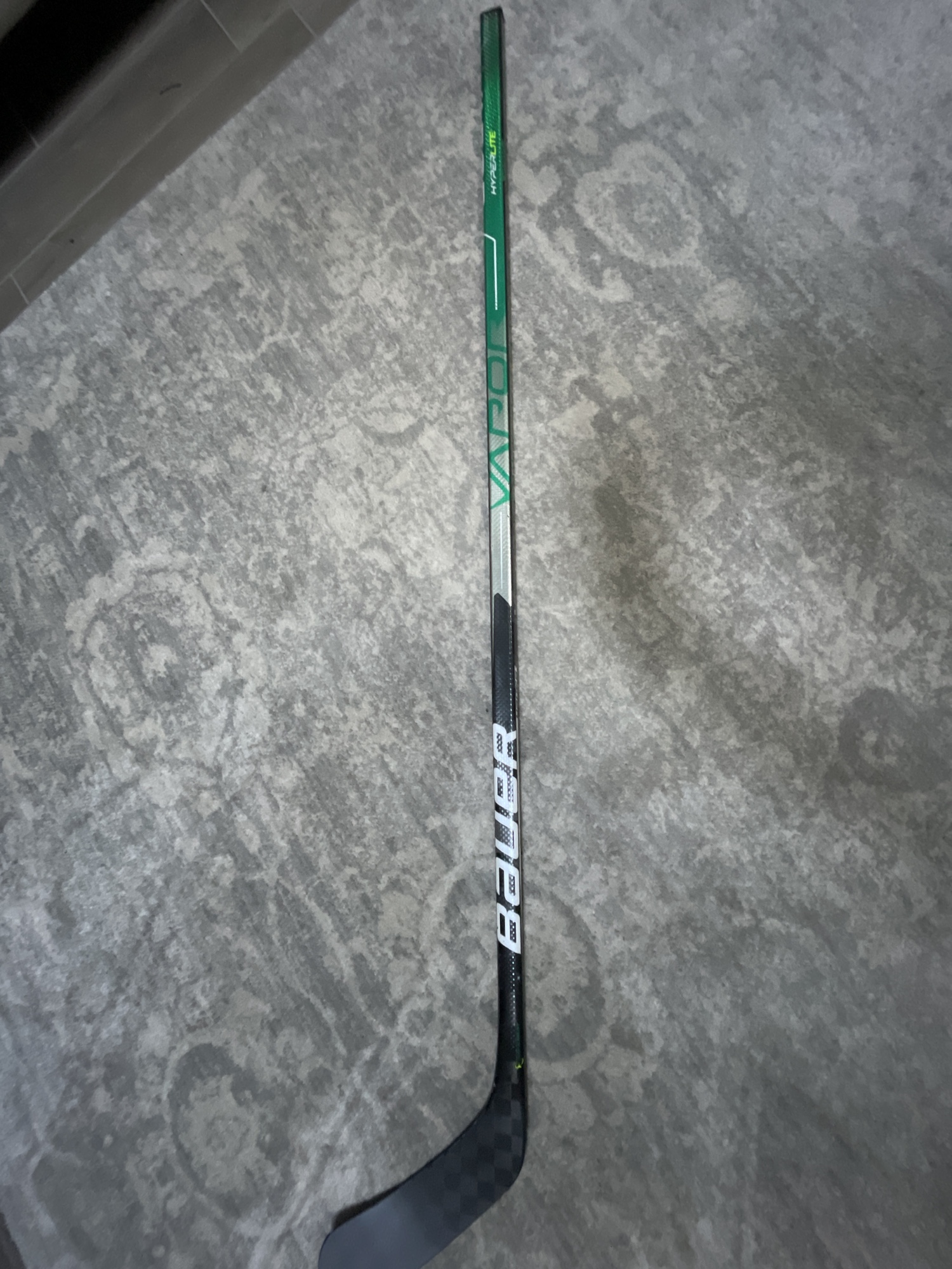 Intermediate Right Handed P92M Pro Stock Vapor Hyperlite Hockey Stick ...