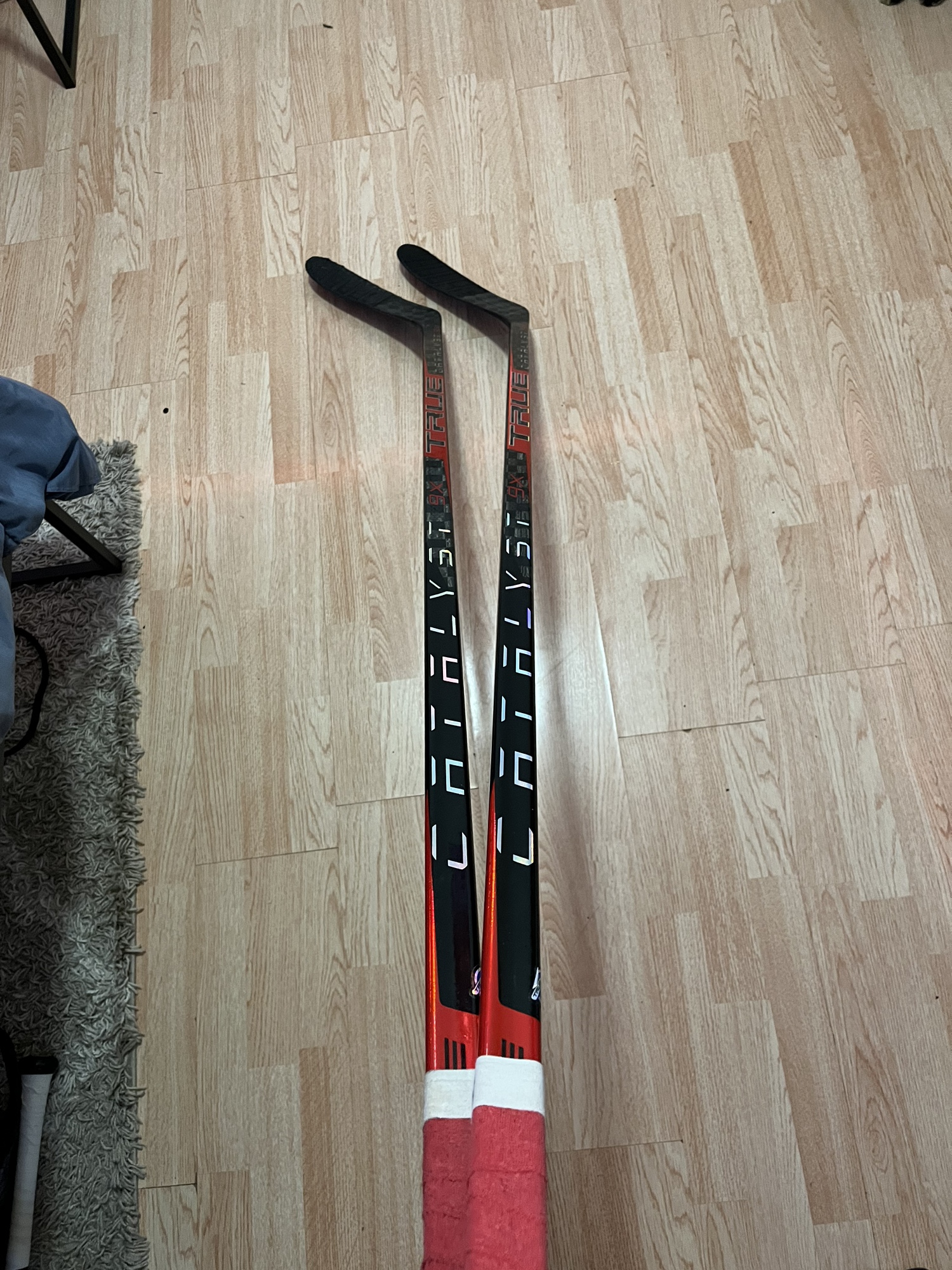 (2 Pack) Pro Stock True Catalyst 9X Hockey Stick Detroit Red Wings Adam ...