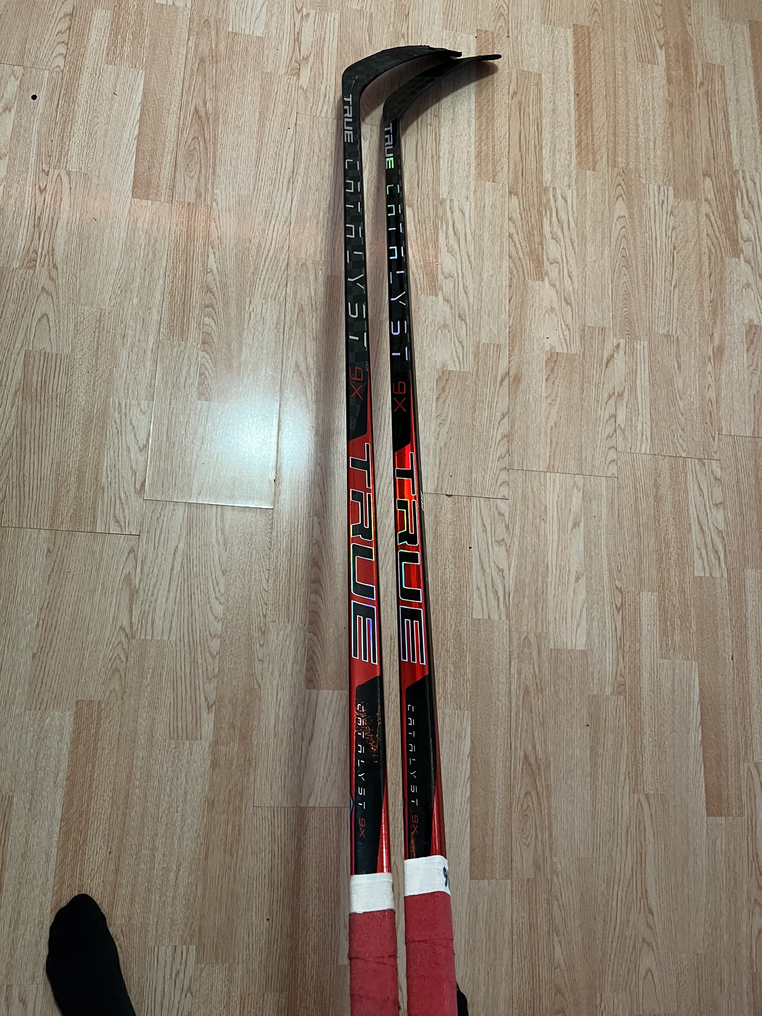 (2 Pack) Pro Stock True Catalyst 9X Hockey Stick Detroit Red Wings Adam ...