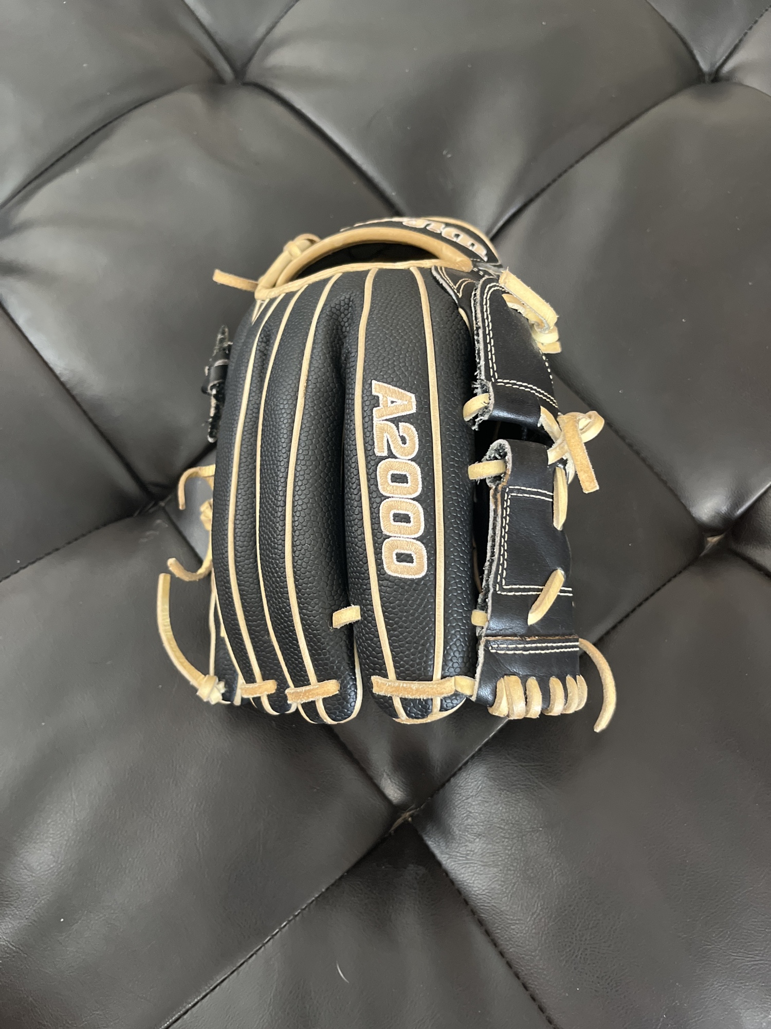 Pitcher's 12" A2000 Baseball Glove | SidelineSwap