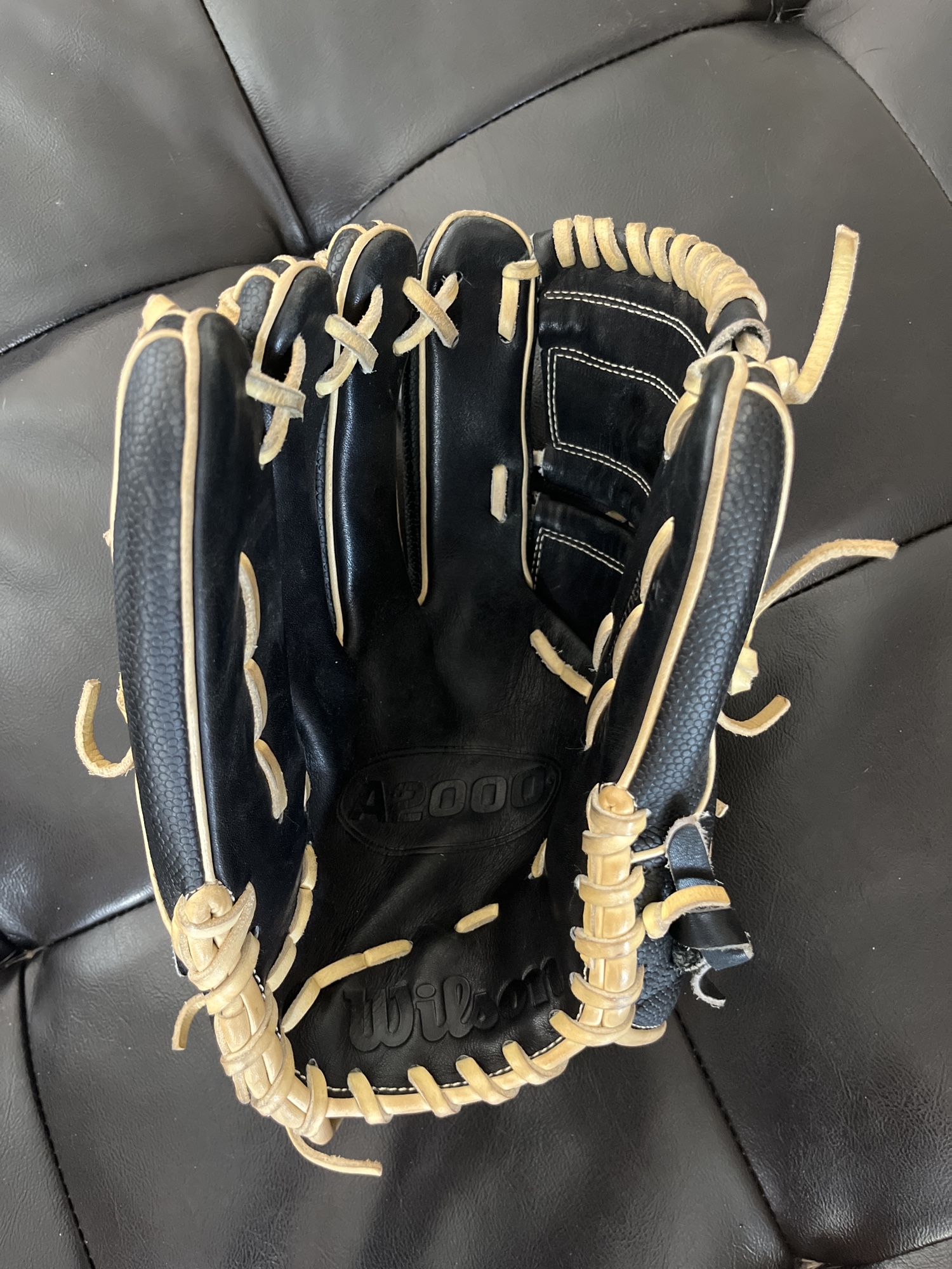 Pitcher's 12" A2000 Baseball Glove | SidelineSwap