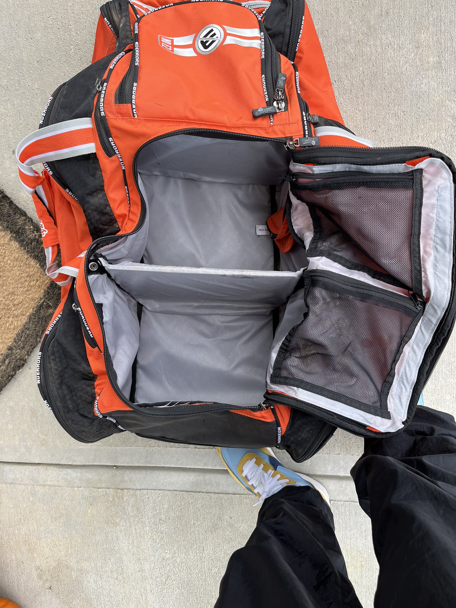 No Errors No E2 Wheeled Catcher’s Bag + Extra Items | SidelineSwap