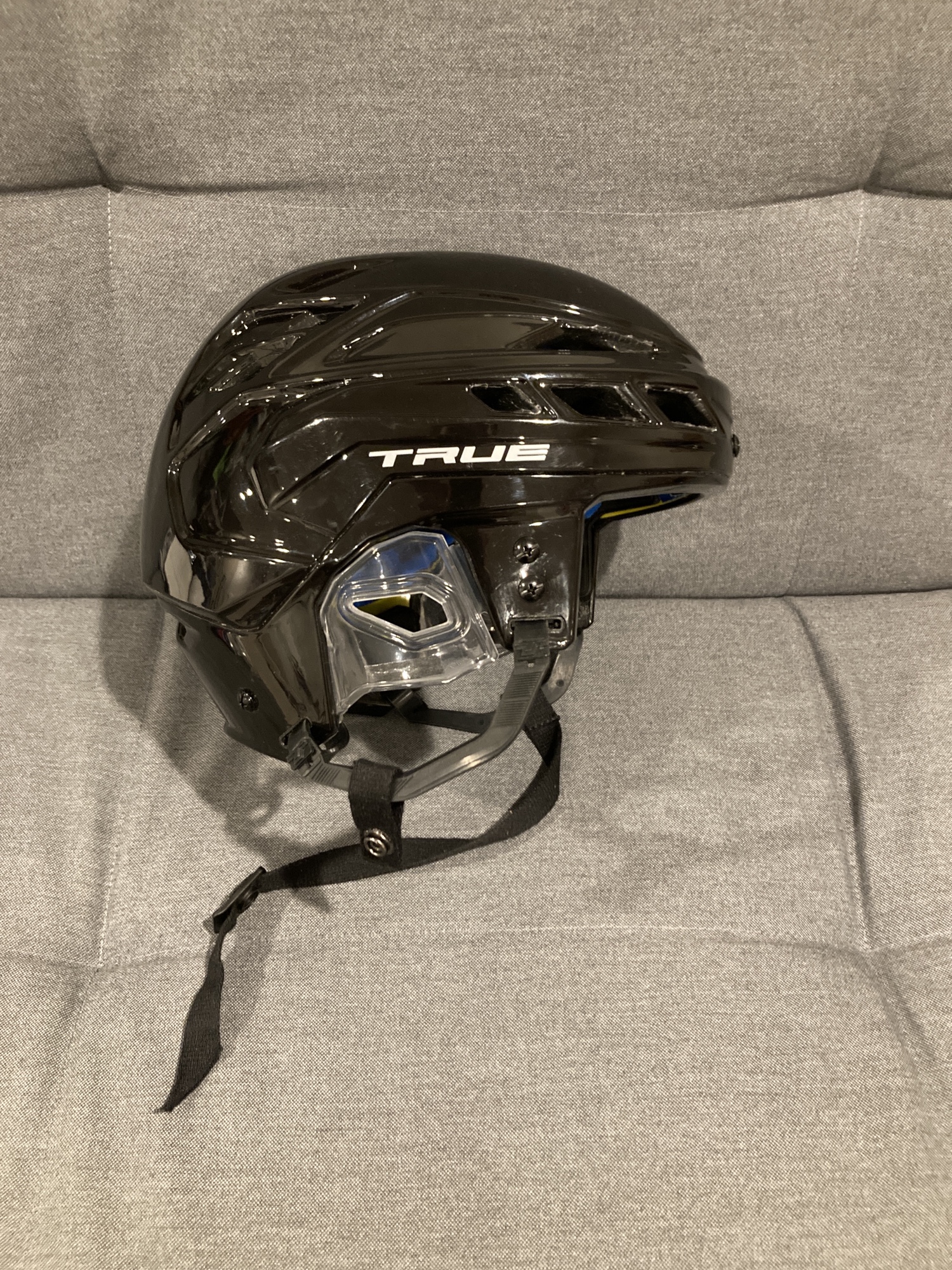True Dynamic 9 Pro Hockey Helmet | SidelineSwap