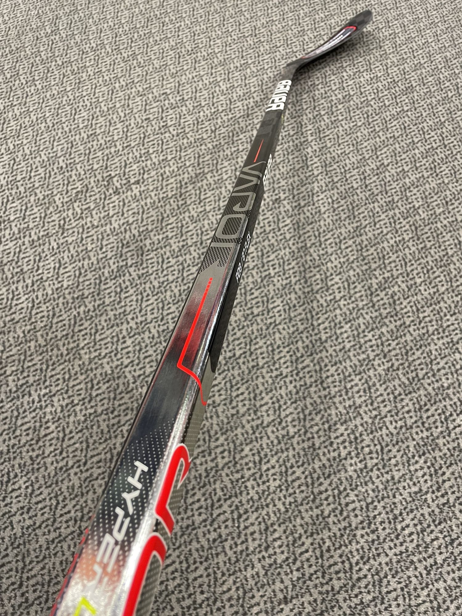 Bauer Vapor Hyperlite 87 flex P28 curve right hand stick | SidelineSwap