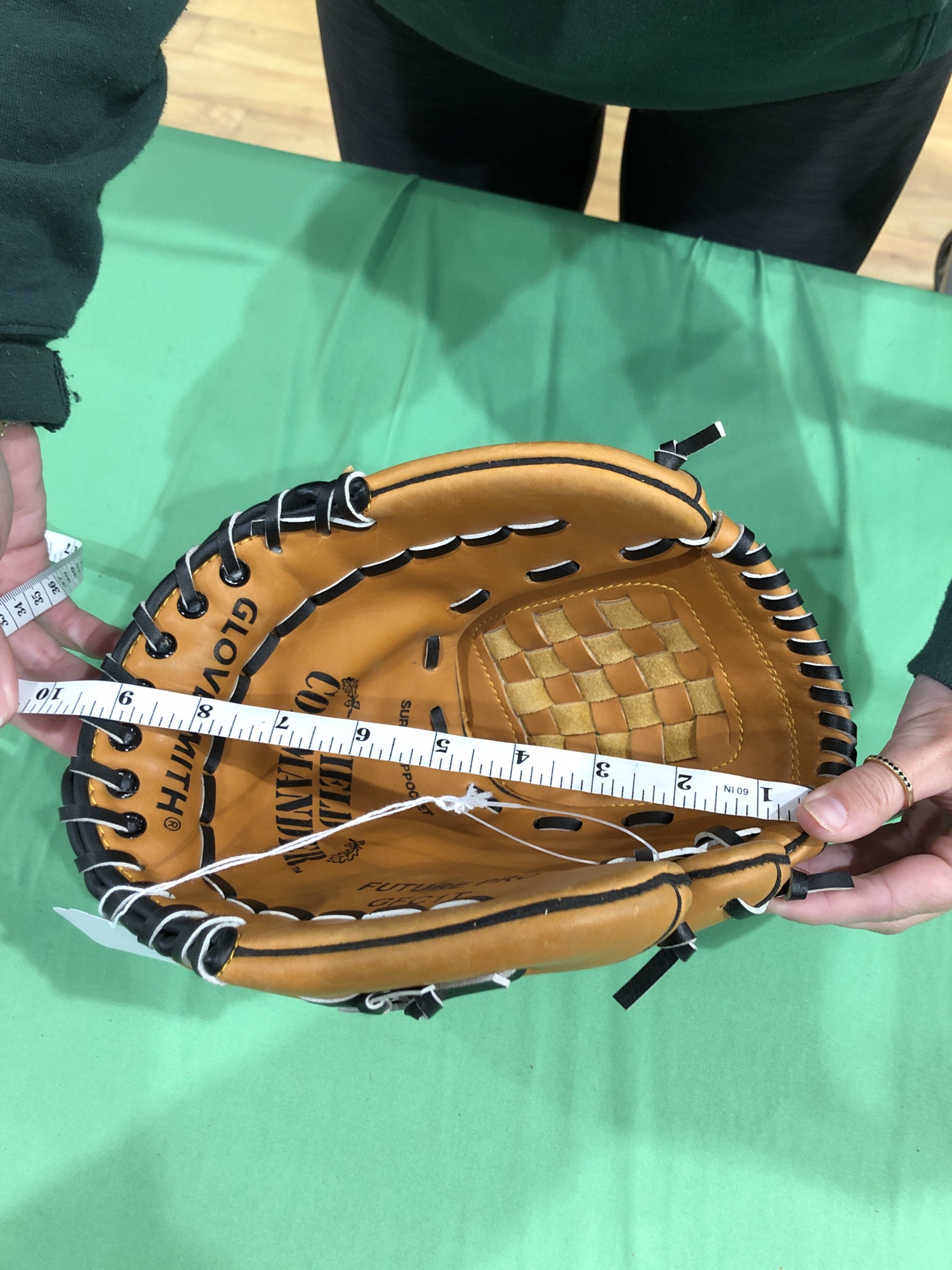 New GloveSmith Right Hand Throw Baseball Glove 9.5" | SidelineSwap