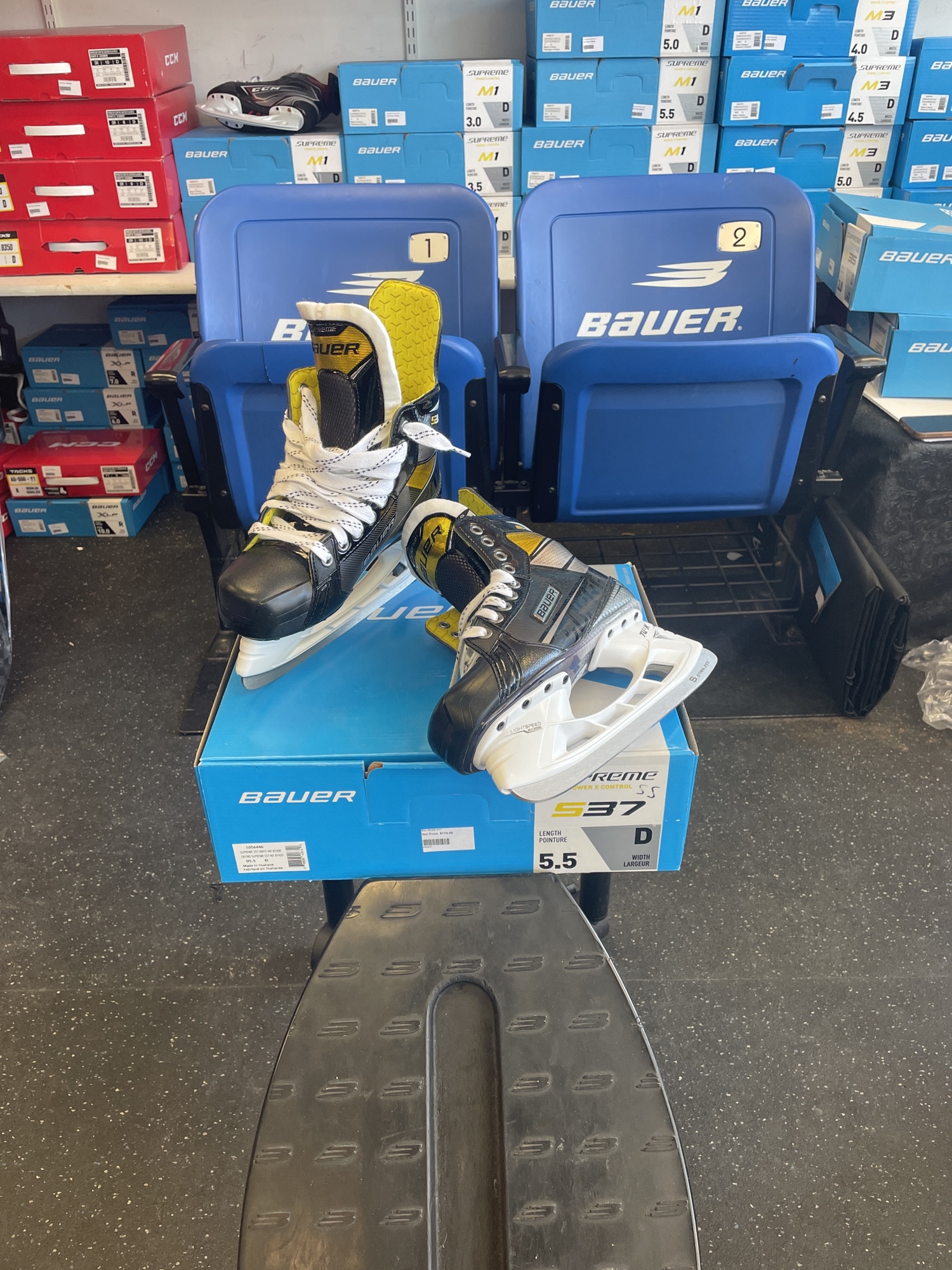 New Bauer Regular Width Size 5.5 Supreme S37 Hockey Skates | SidelineSwap