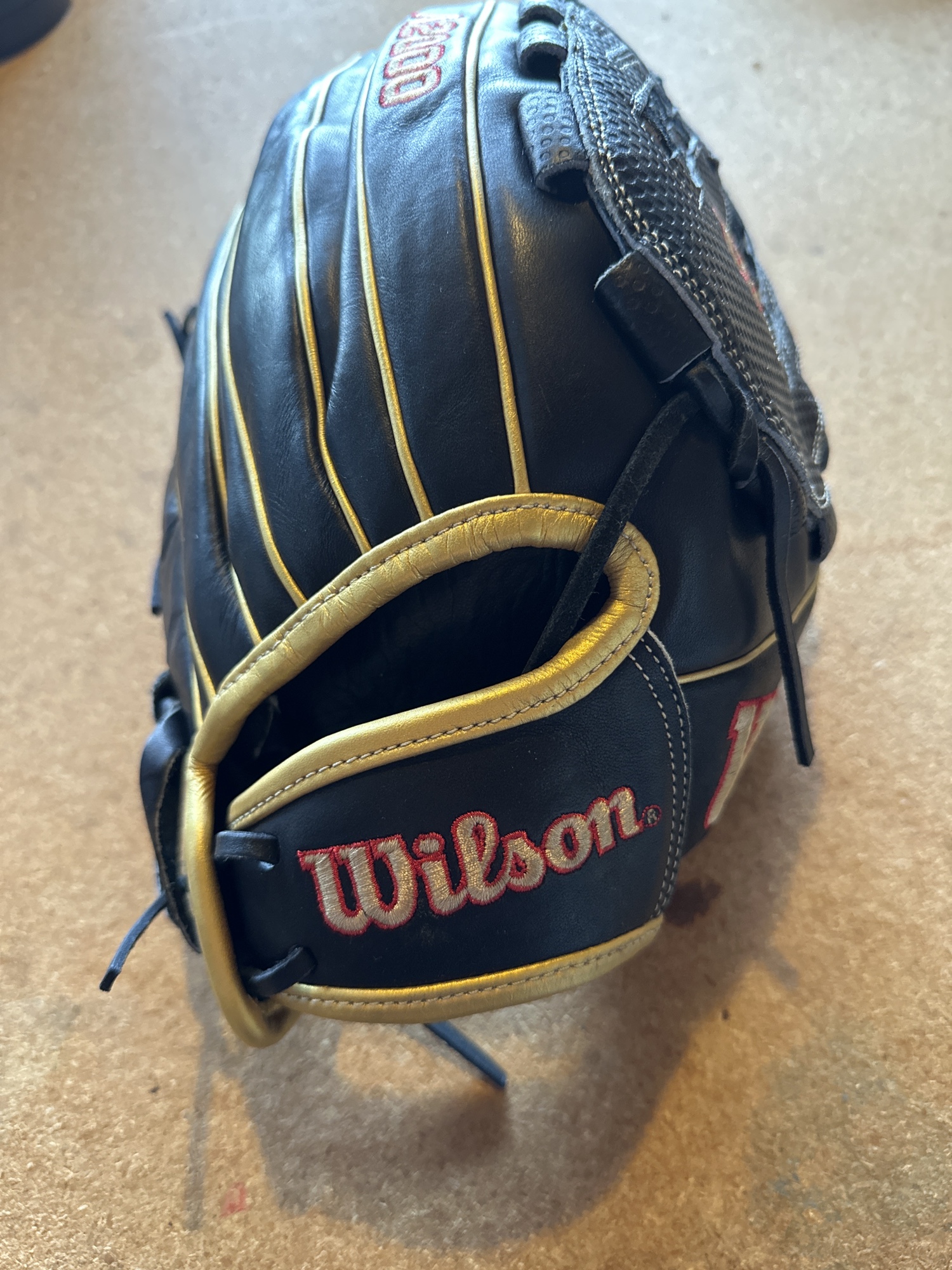 Wilson Infield 12.5" A2000 Softball Glove | SidelineSwap