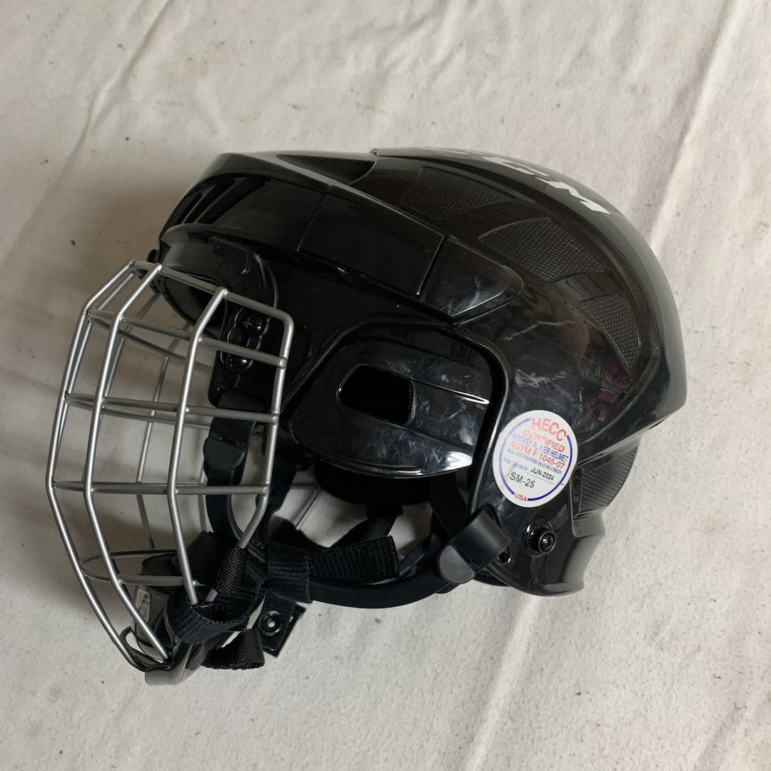 Used Ccm Fl40 Md Hockey Helmet | SidelineSwap