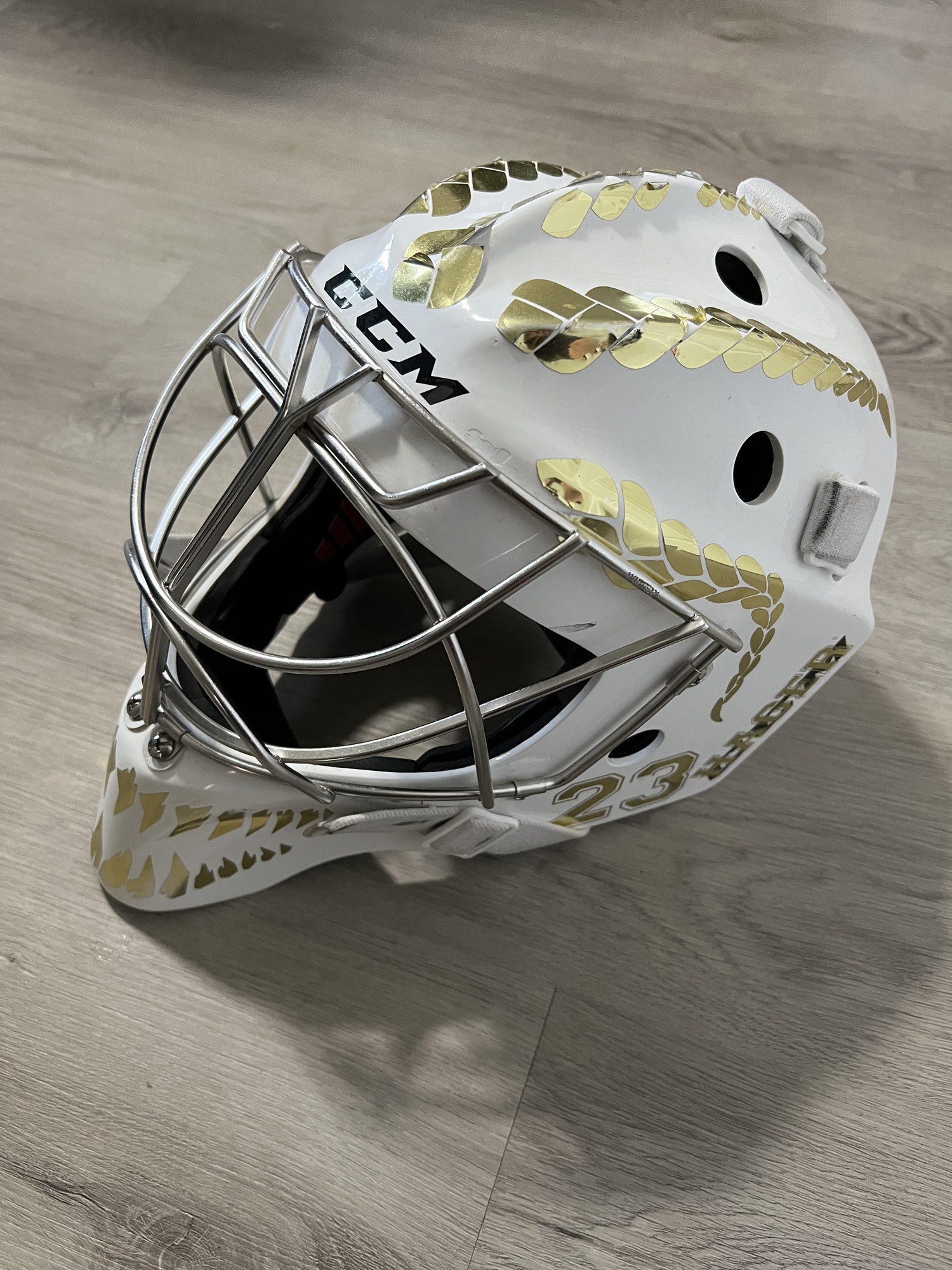 Used CCM GFL 1.9 Goalie Mask Sr Medium | SidelineSwap