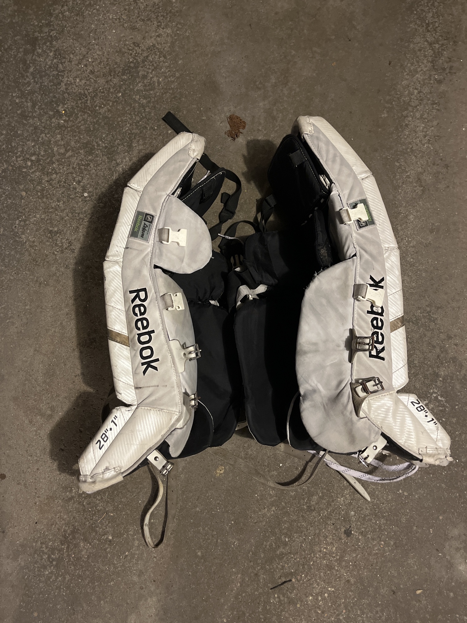 28"+1 Reebok 7k Goalie Leg Pads | SidelineSwap