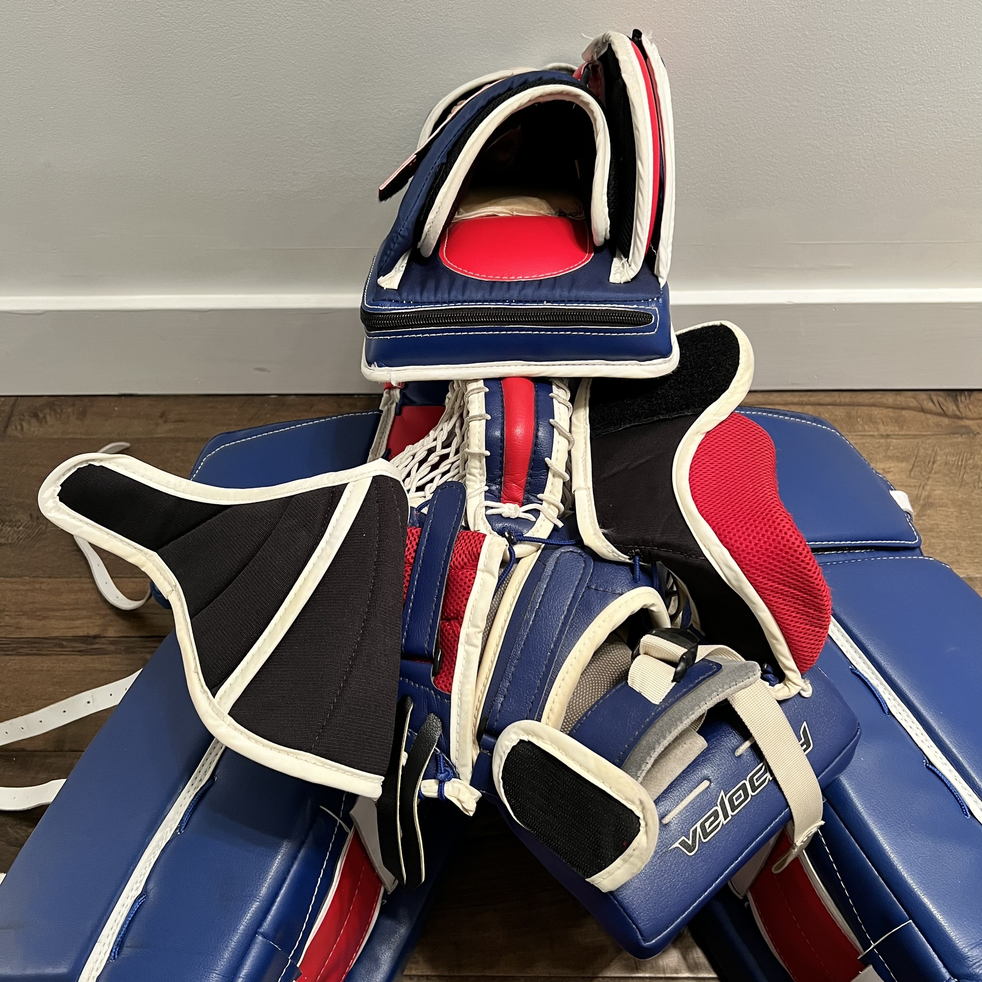Pro Stock Battram Retro Goalie Full Set - 33.5” | SidelineSwap