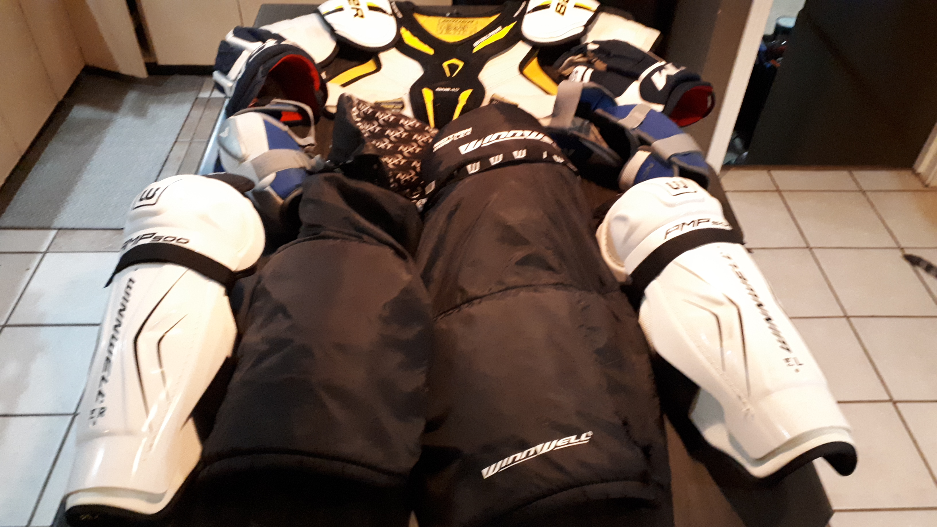 Bauer Full Complete SENIOR EXTRA LARGE Hockey Starter Kit | SidelineSwap