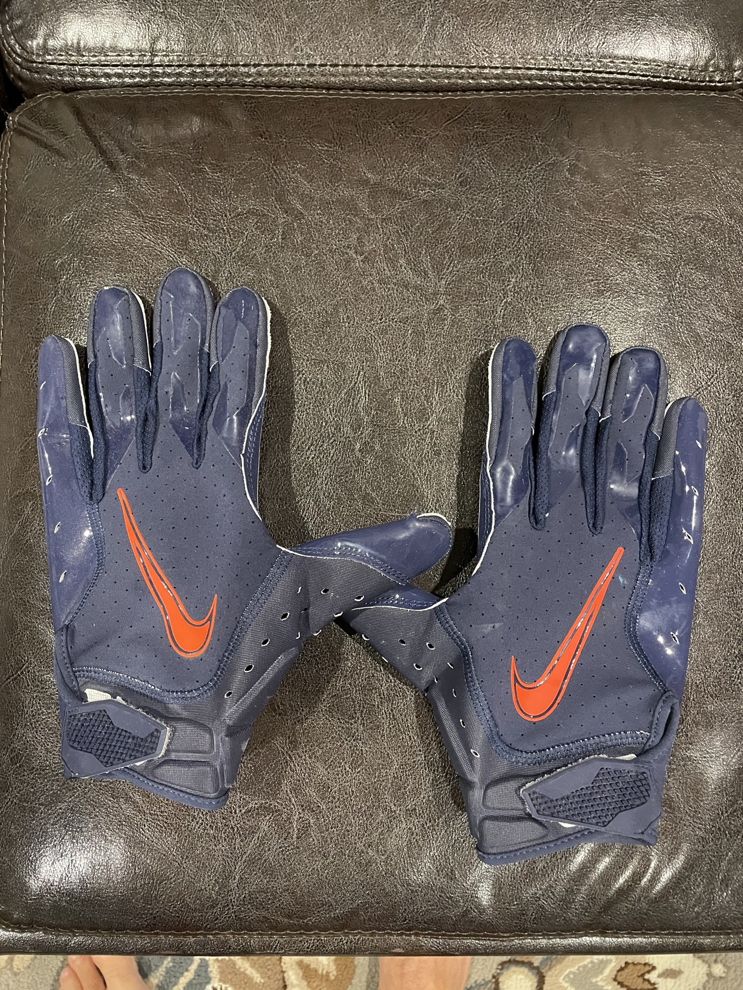 Syracuse football gloves | SidelineSwap