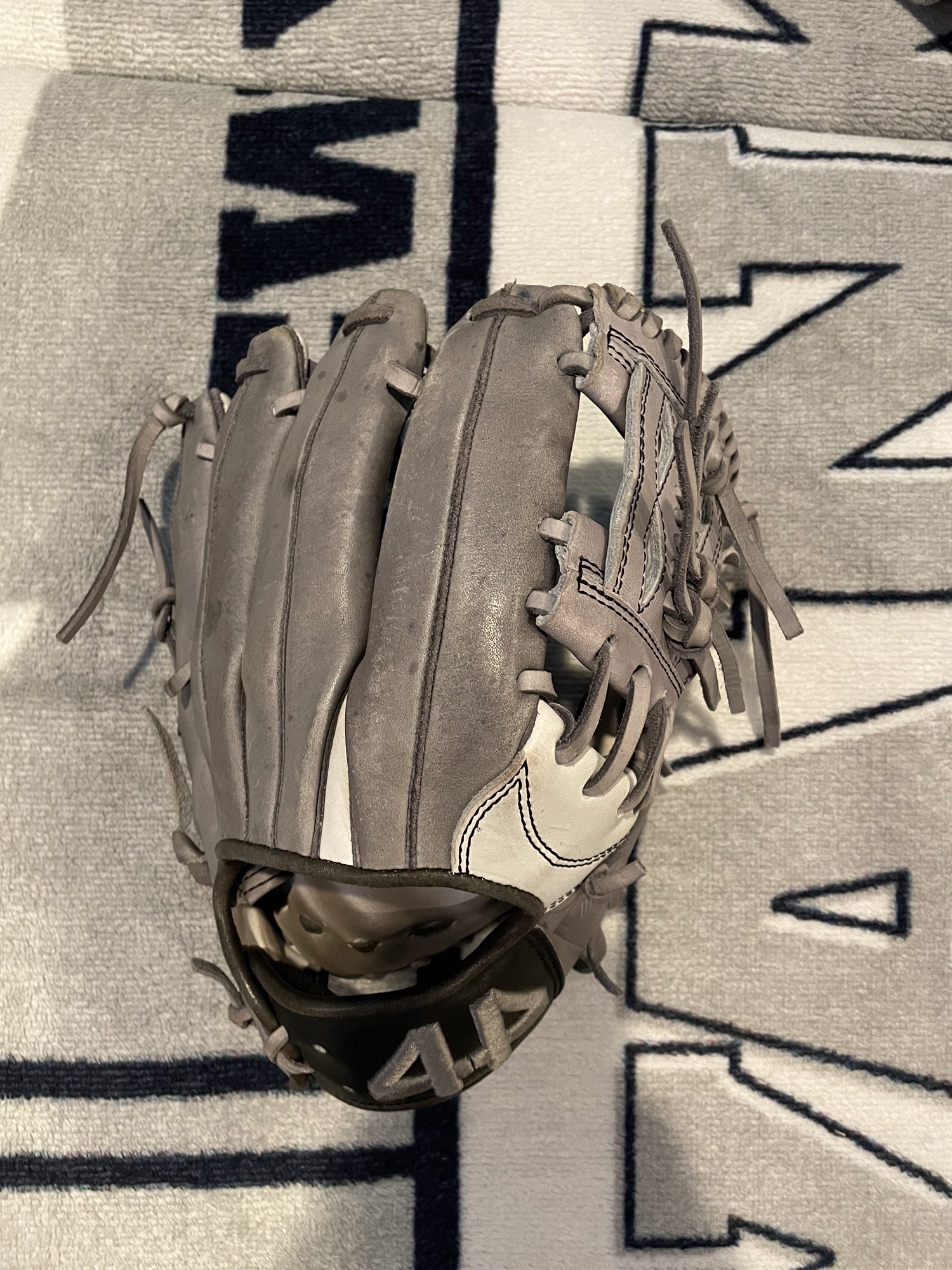 Custom 44 Pro Pitcher/Infield Glove | SidelineSwap