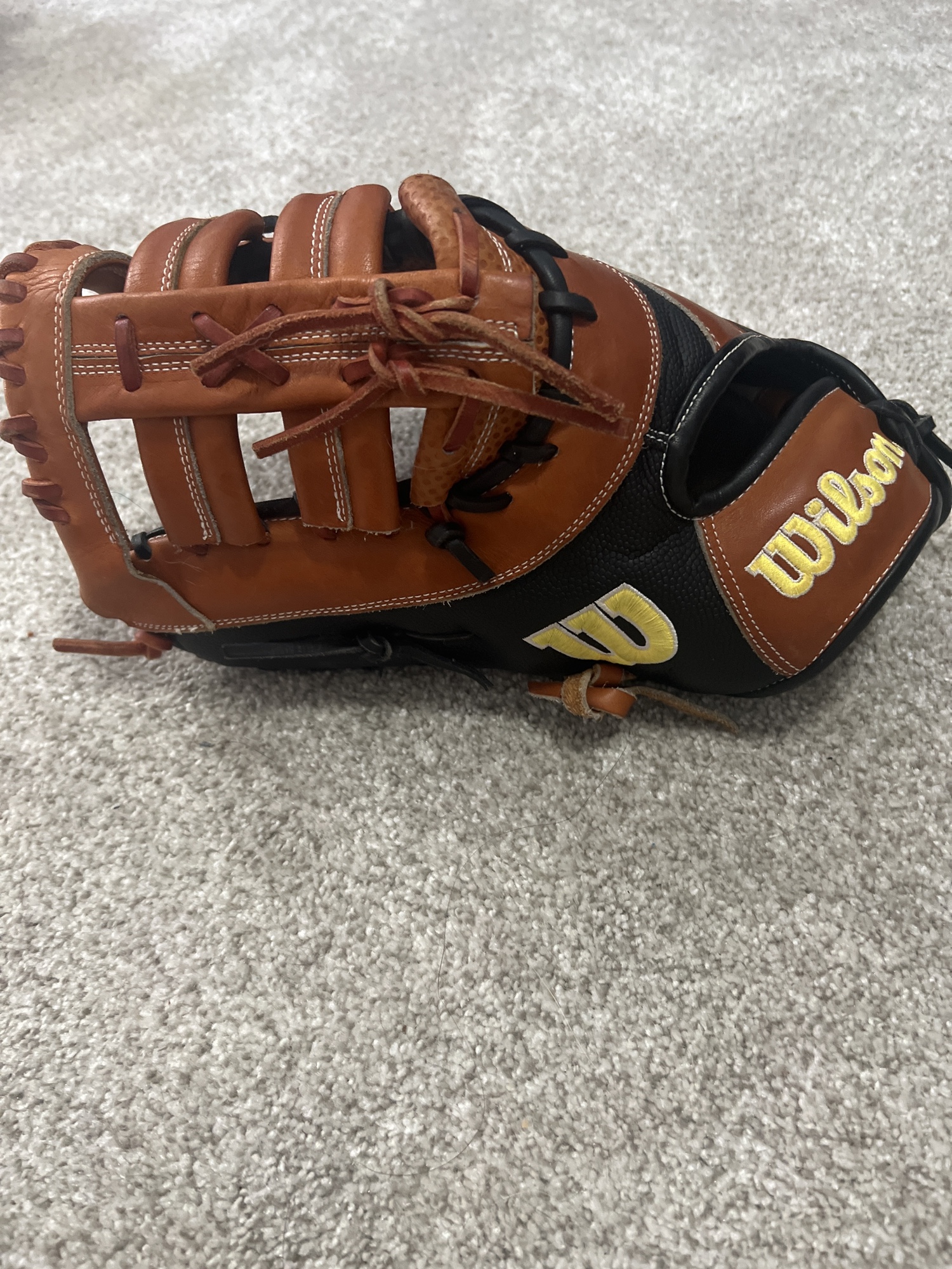 Wilson A2000 First base mitt 12.5" Baseball Glove | SidelineSwap