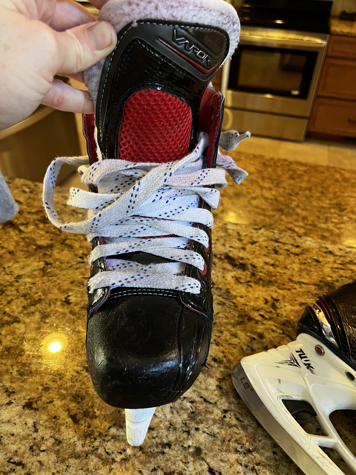 Used Bauer Extra Wide Width Size 4.5 Vapor X700 Hockey Skates ...