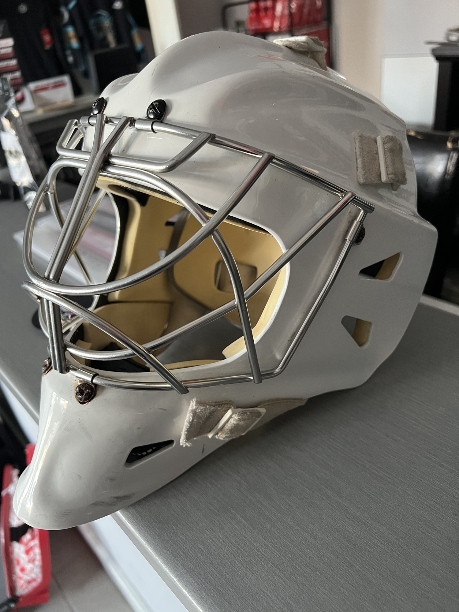Wall W10 Goalie Mask (Made In Finland) Full Carbon | SidelineSwap