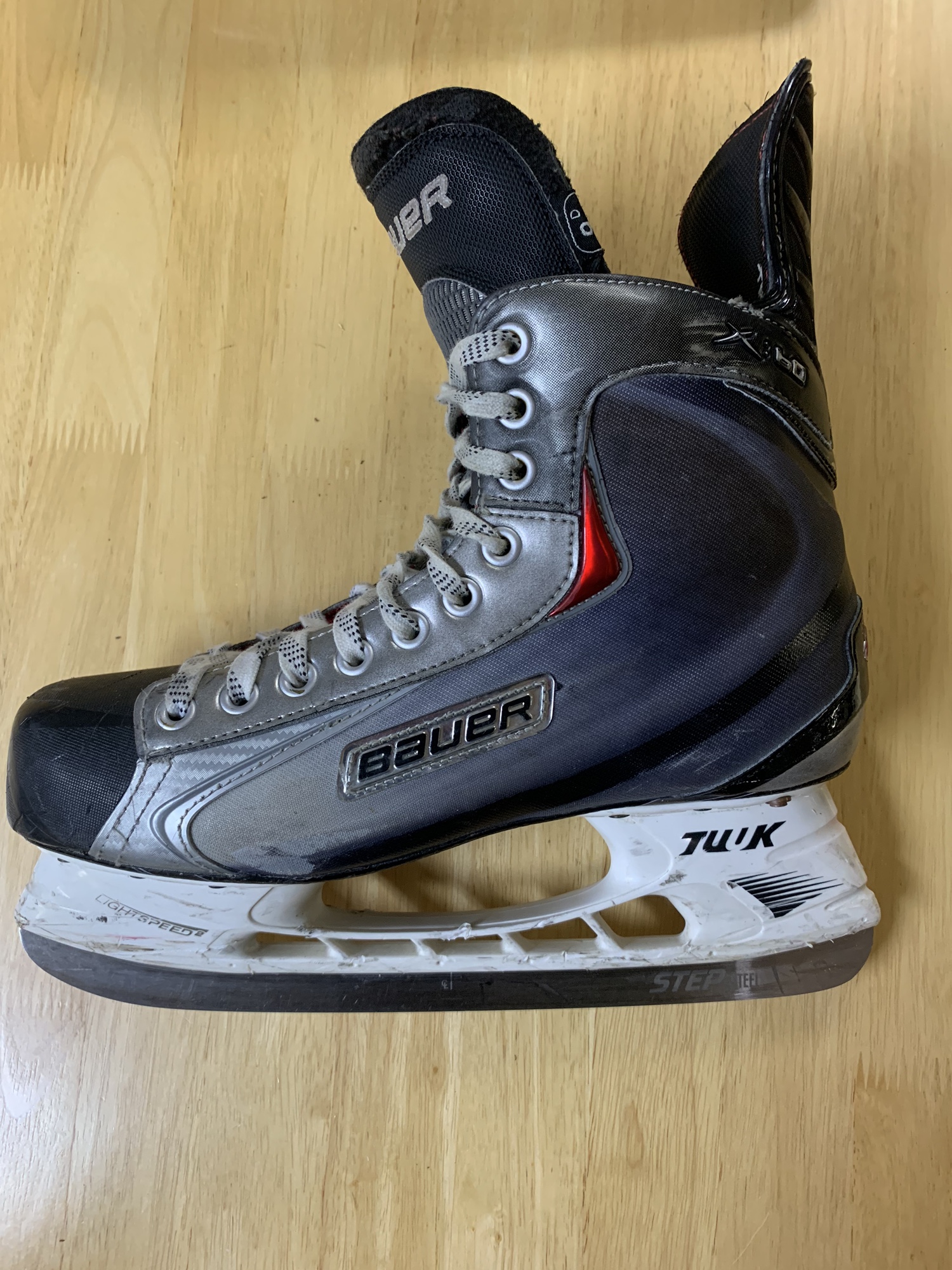 Used Bauer Regular Width Size 9.5 Vapor X60 Hockey Skates | SidelineSwap