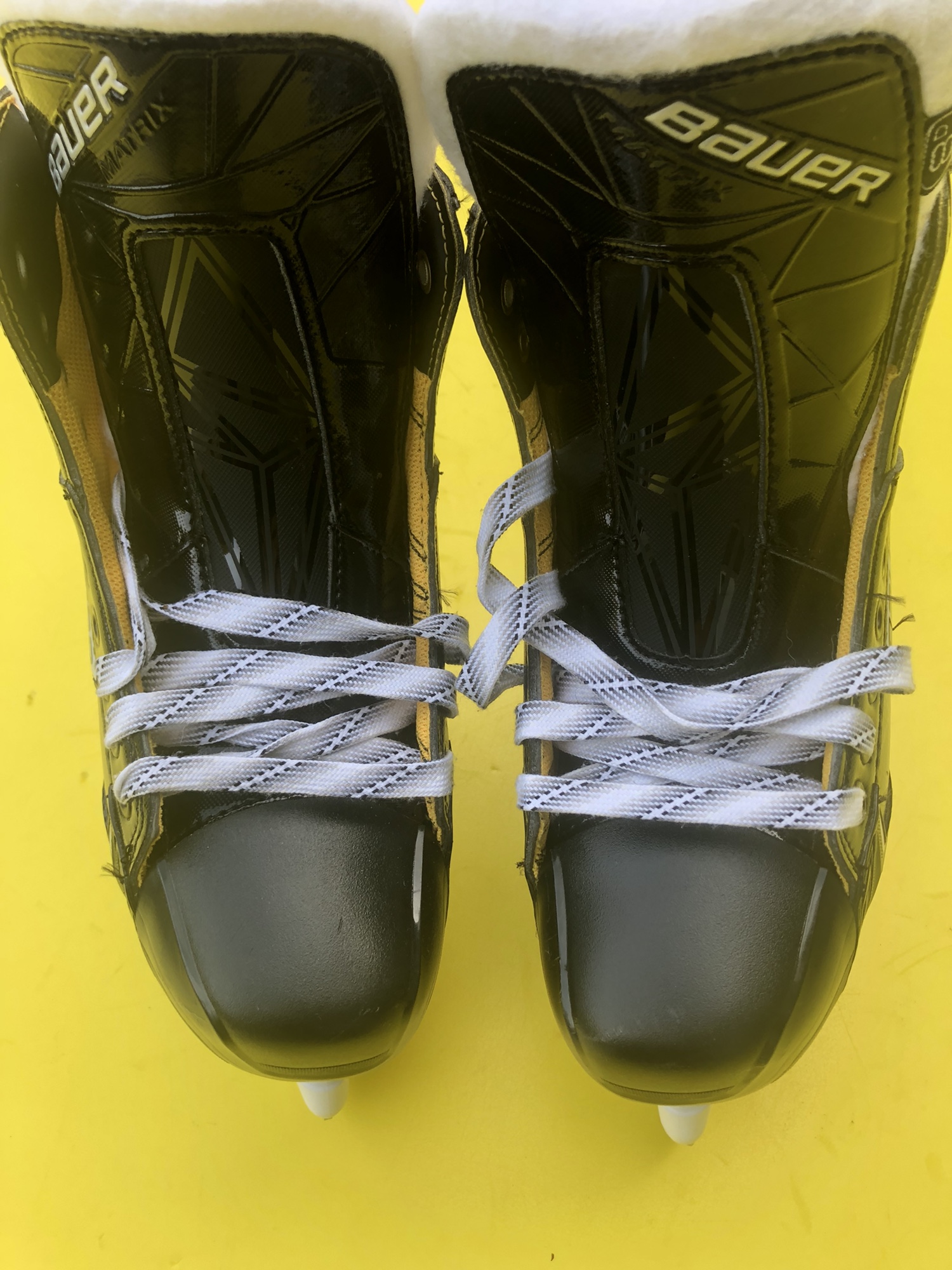 Senior New Bauer Supreme matrix Hockey Skates Regular Width Size 8 ...