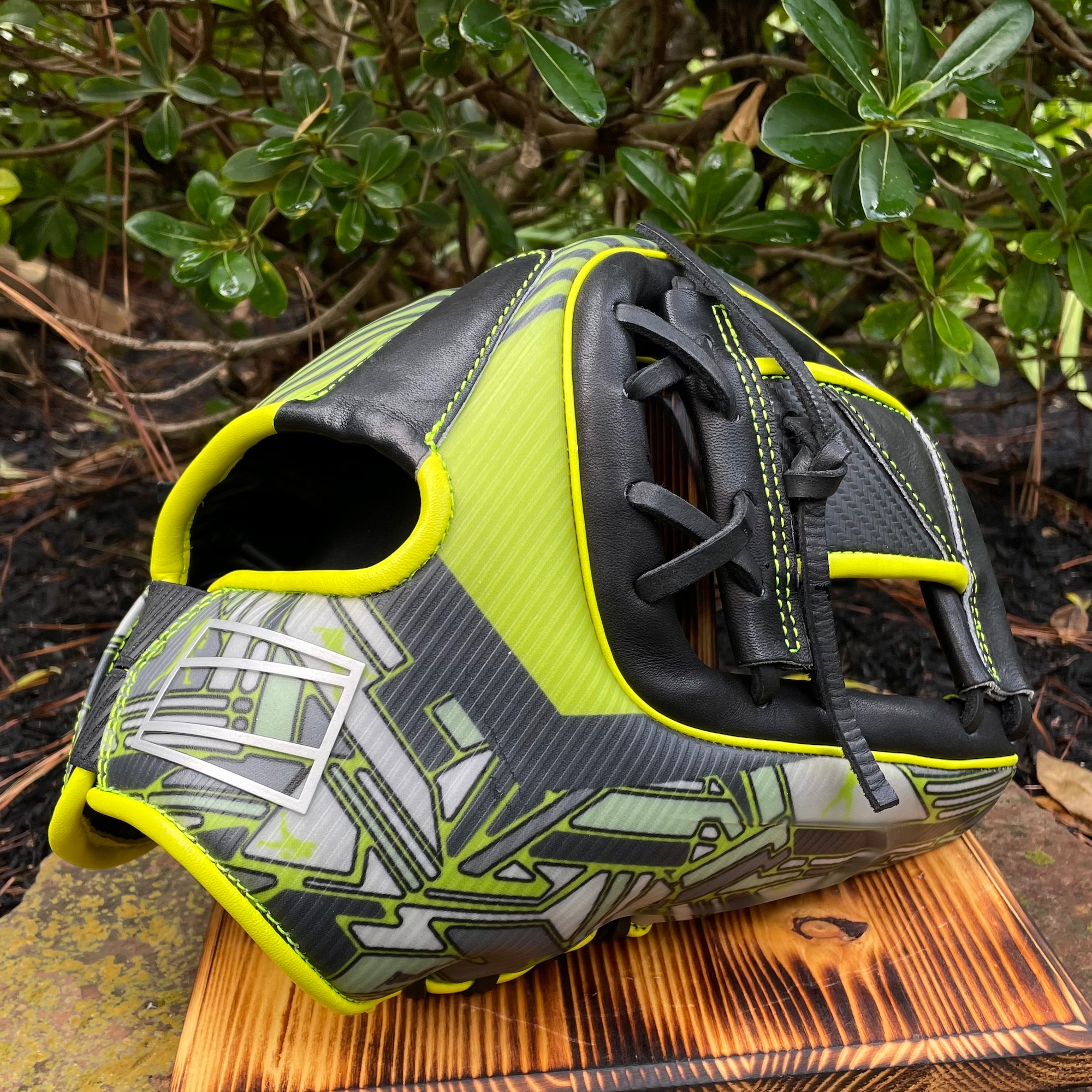 NEW 2022 RAWLINGS REV1X - 11.75" LINDOR PATTERN - REVFL12 | SidelineSwap