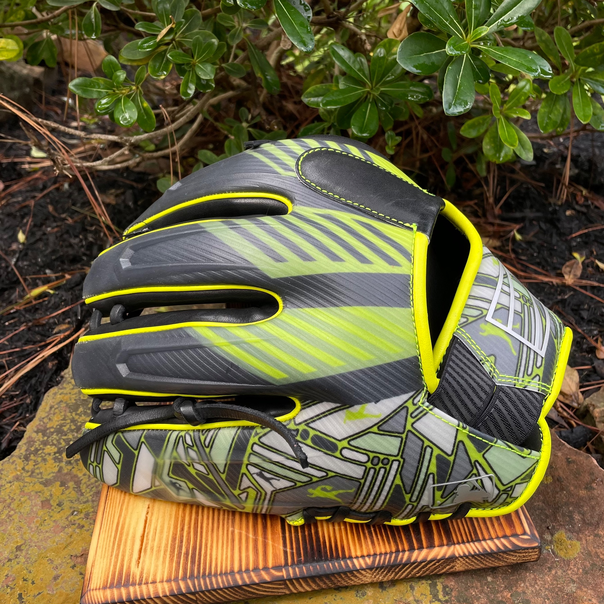 NEW 2022 RAWLINGS REV1X - 11.75" LINDOR PATTERN - REVFL12 | SidelineSwap