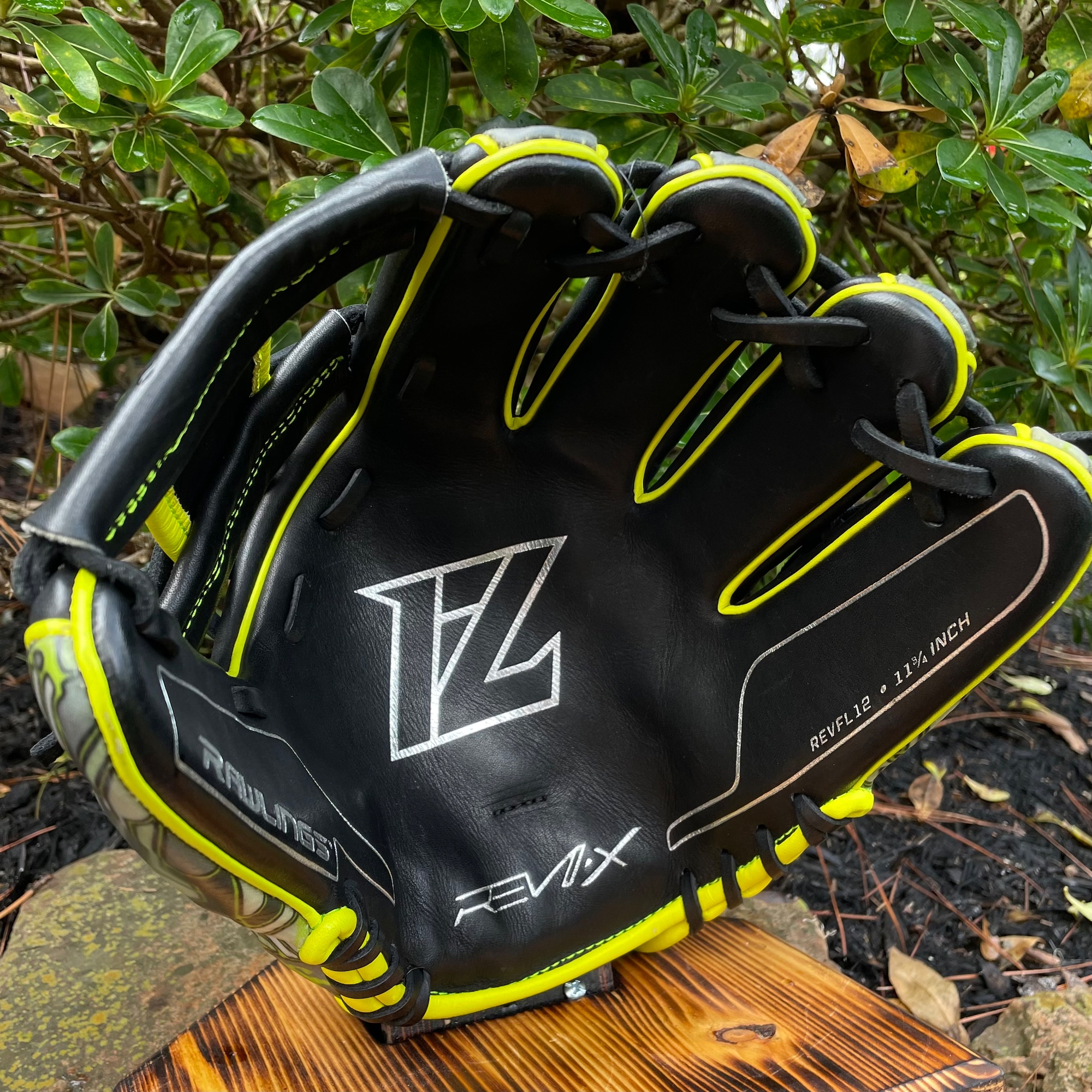 NEW 2022 RAWLINGS REV1X - 11.75" LINDOR PATTERN - REVFL12 | SidelineSwap
