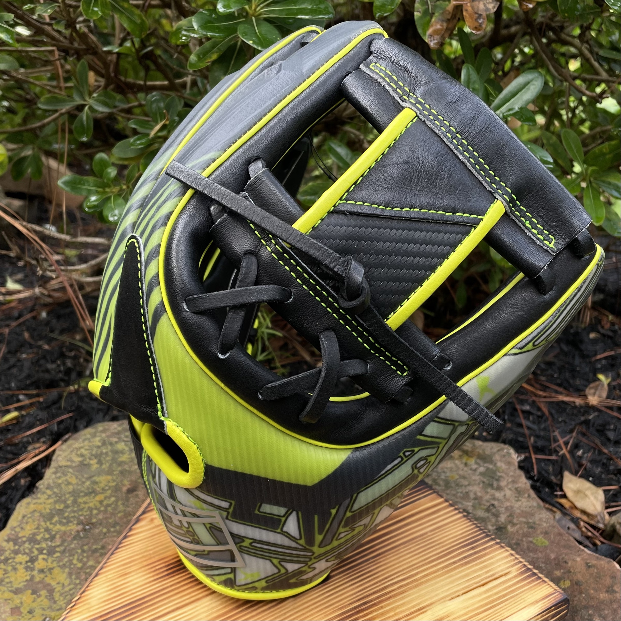 NEW 2022 RAWLINGS REV1X - 11.75" LINDOR PATTERN - REVFL12 | SidelineSwap