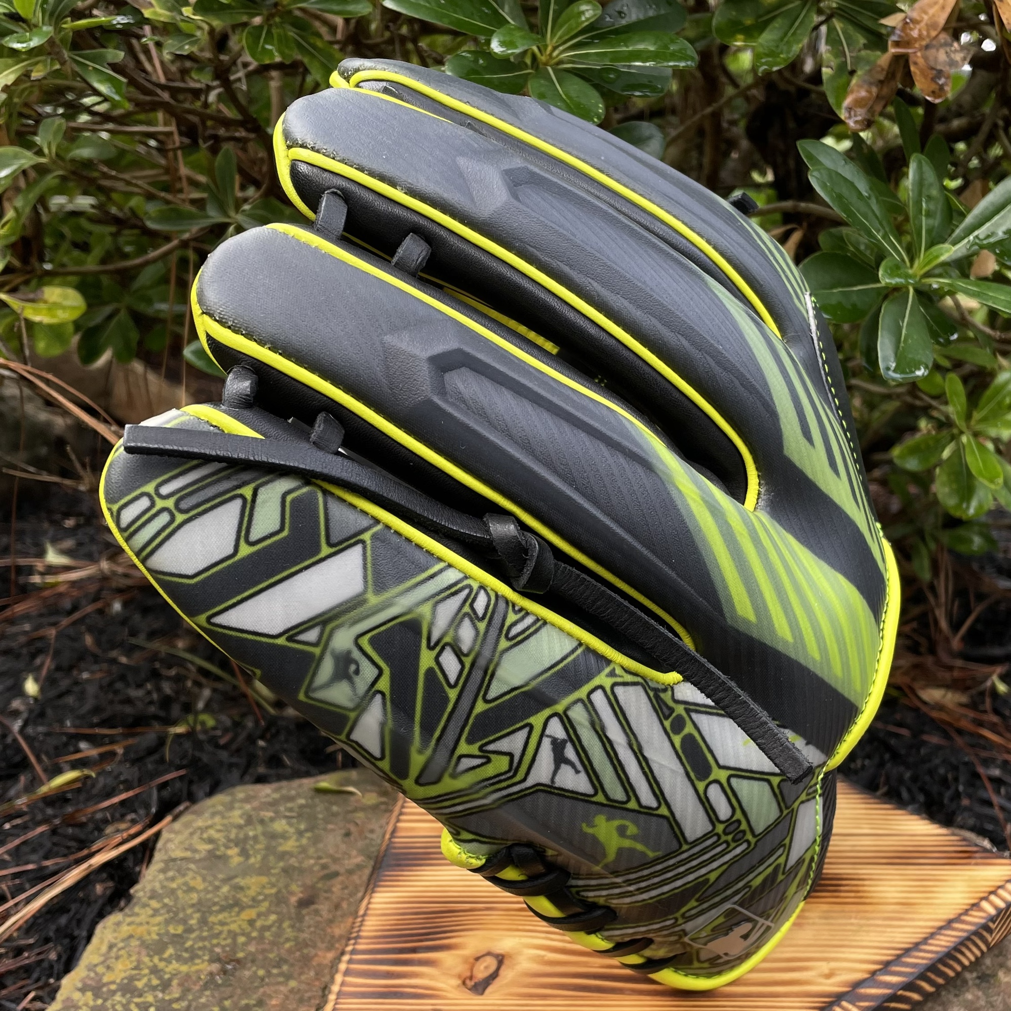 NEW 2022 RAWLINGS REV1X - 11.75" LINDOR PATTERN - REVFL12 | SidelineSwap