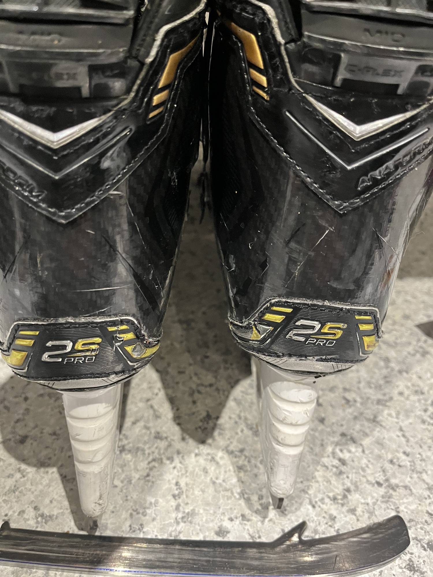 Bauer Regular Width Size 8 Supreme 2S Pro Hockey Skates | SidelineSwap