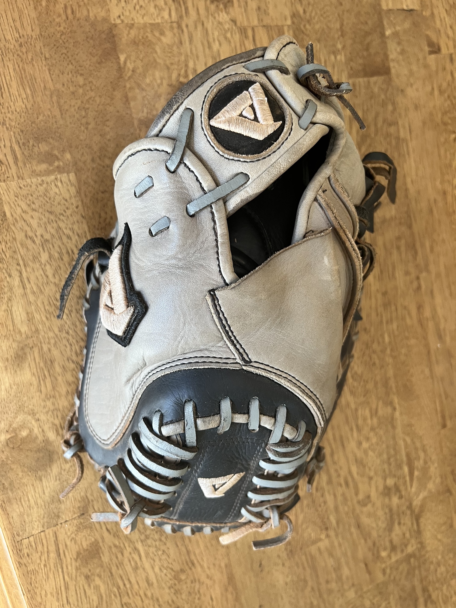 Akadema APM 42 Catchers Mitt | SidelineSwap