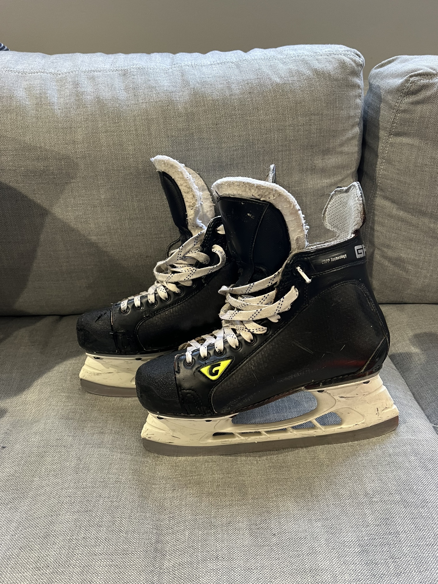 Graf Ultra G75 Size 9 Hockey Skates Pro Stock | SidelineSwap