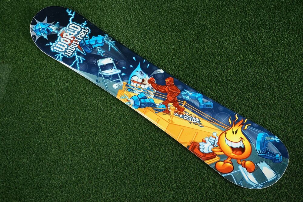 WORLD INDUSTRIES BOXING ROBOTS DESIGN 135CM YOUTH SNOWBOARD | SidelineSwap