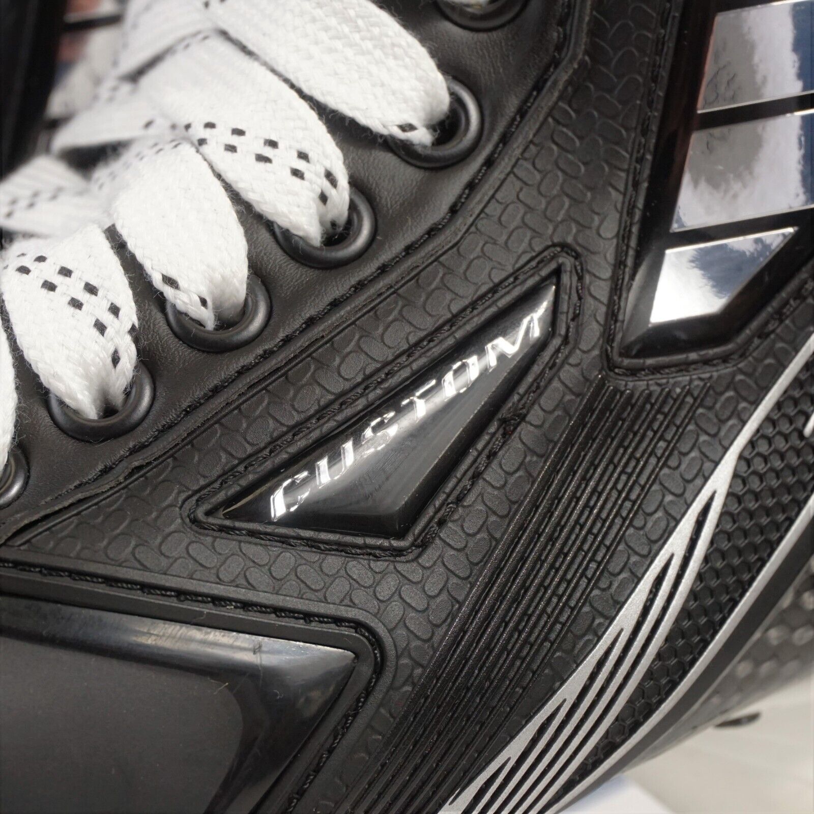 Senior New True Pro Custom Hockey Skates Size 12 New in Carry Bag With ...