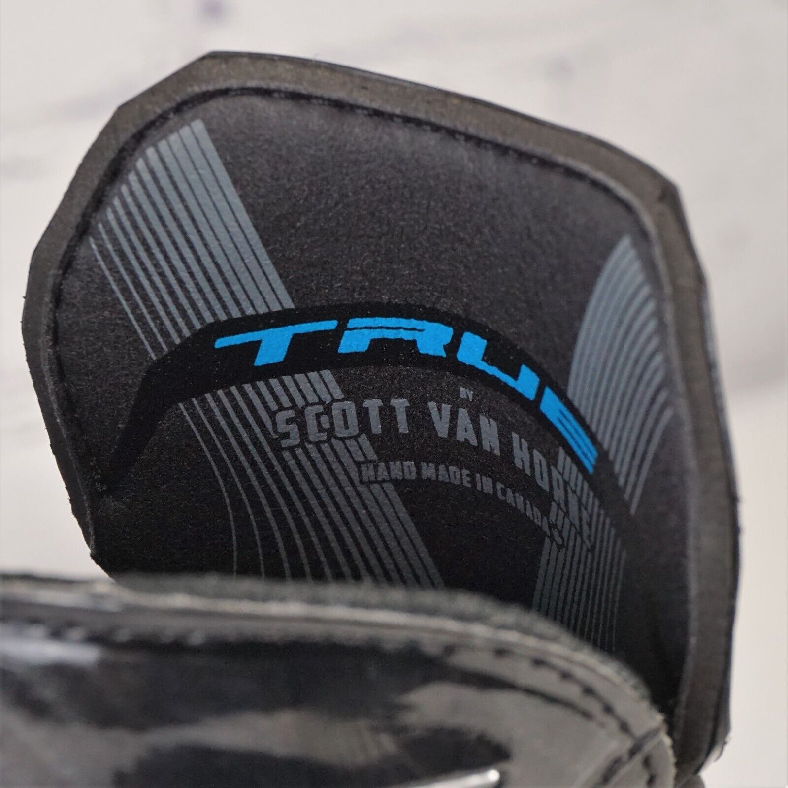 Senior New True Pro Custom Hockey Skates Size 12 New in Carry Bag With ...