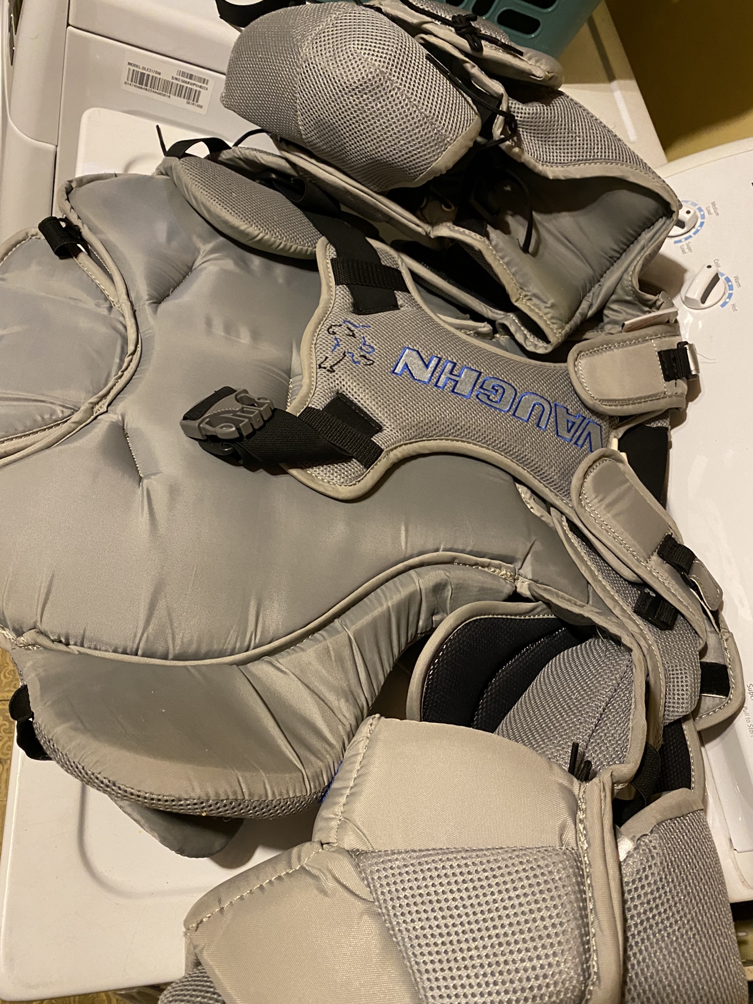 Medium Vaughn Velocity VE8 Int Goalie Chest Protector | SidelineSwap