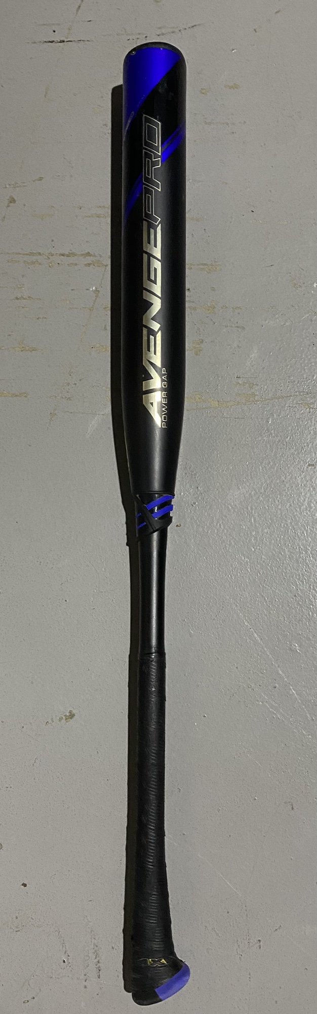 Used 2022 AXE (-10) 22 oz 32" Avenge Pro Power Gap Bat | SidelineSwap