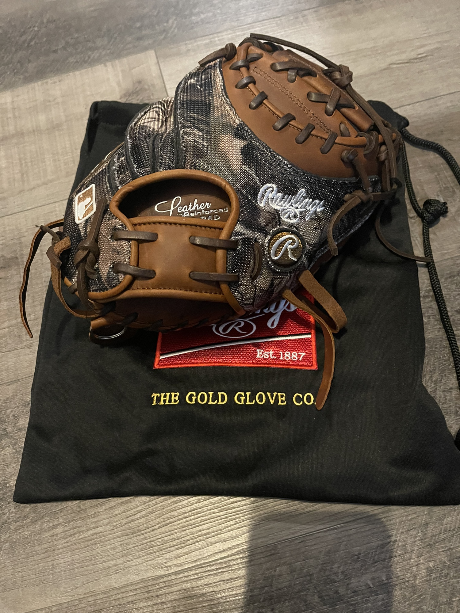 Limited Edition Custom Heart or Hide 34’ Catchers glove. | SidelineSwap
